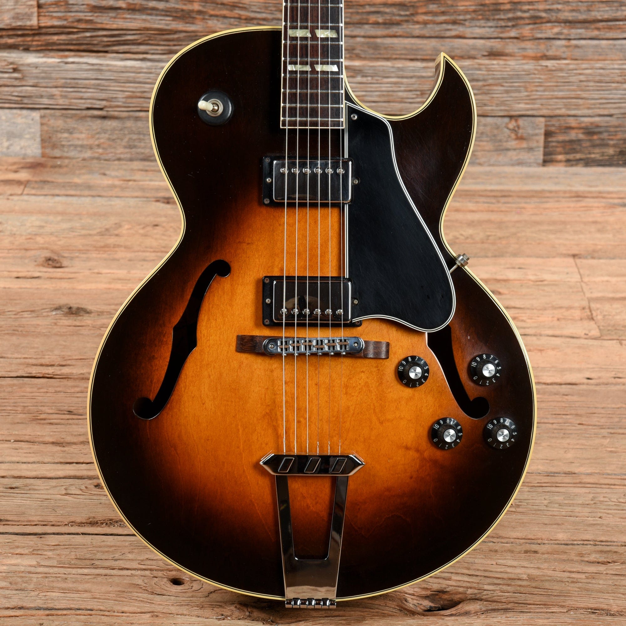 Gibson ES-175D Sunburst 1981 – Chicago Music Exchange