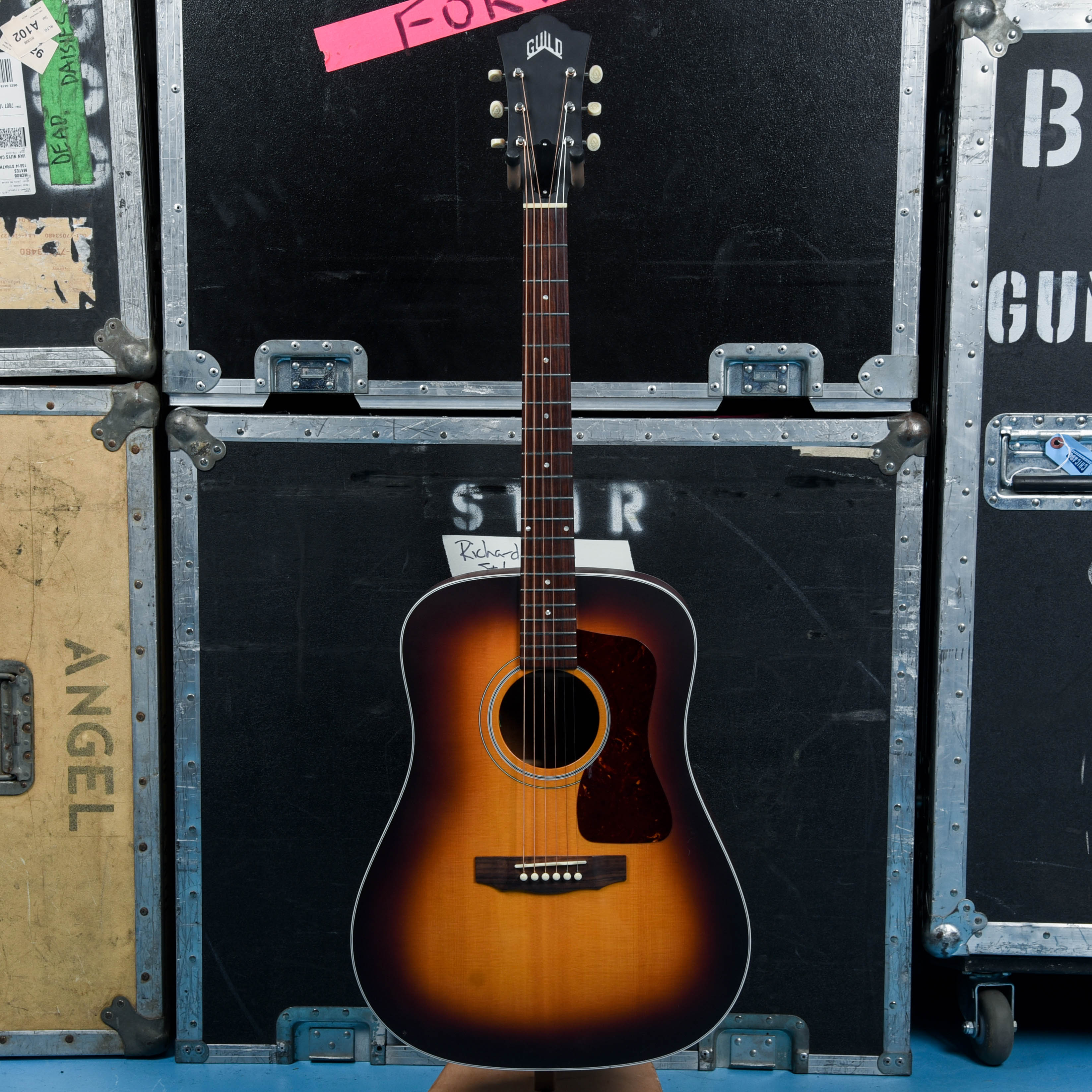 Guild USA D-40 Sunburst 2017 – Chicago Music Exchange