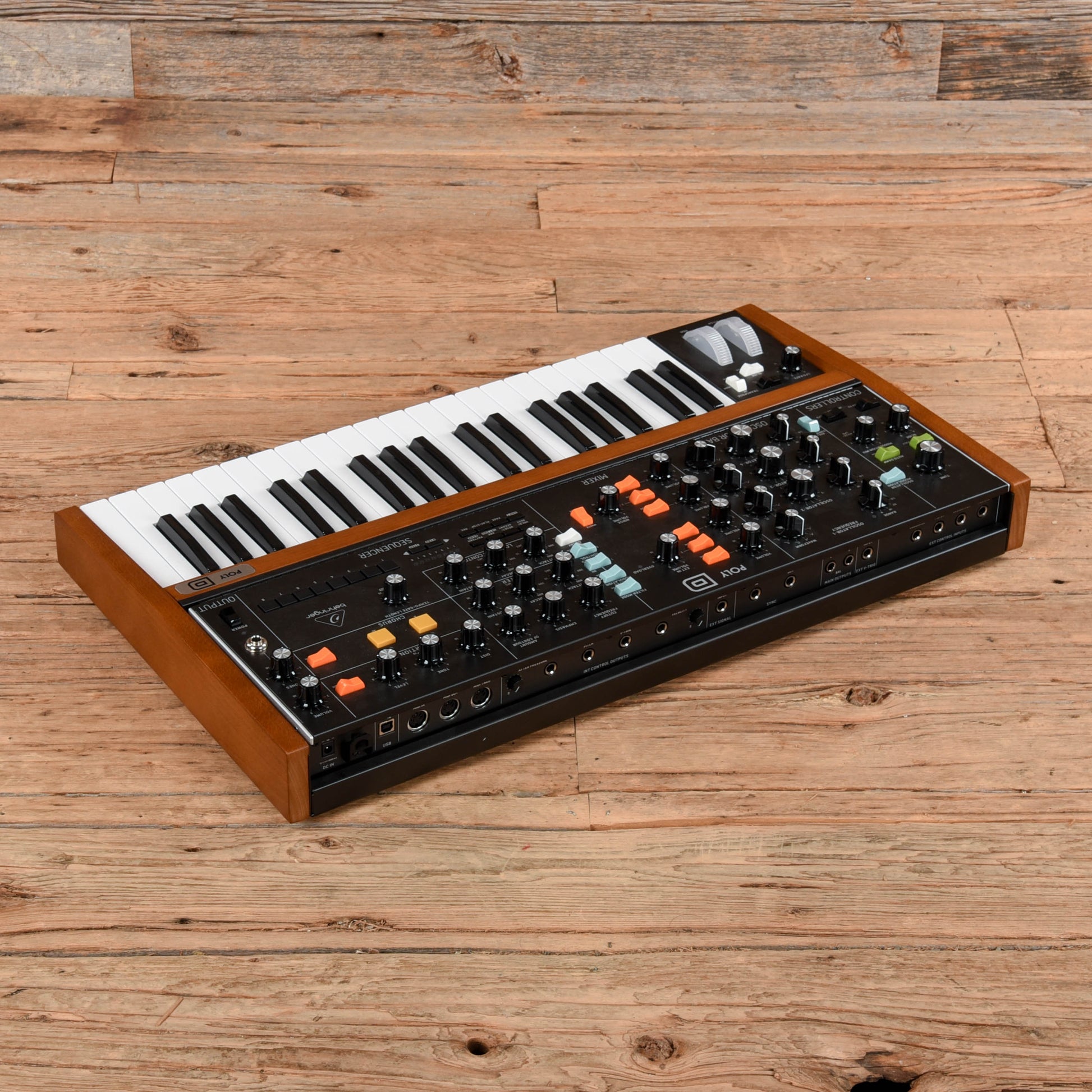 Behringer Poly D 4-Voice Polyphonic Synthesizer – Chicago Music Exchange