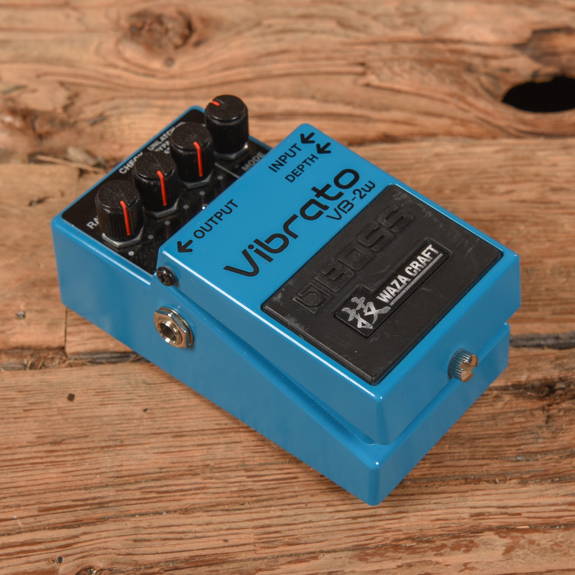 Boss VB-2w Vibrato – Chicago Music Exchange