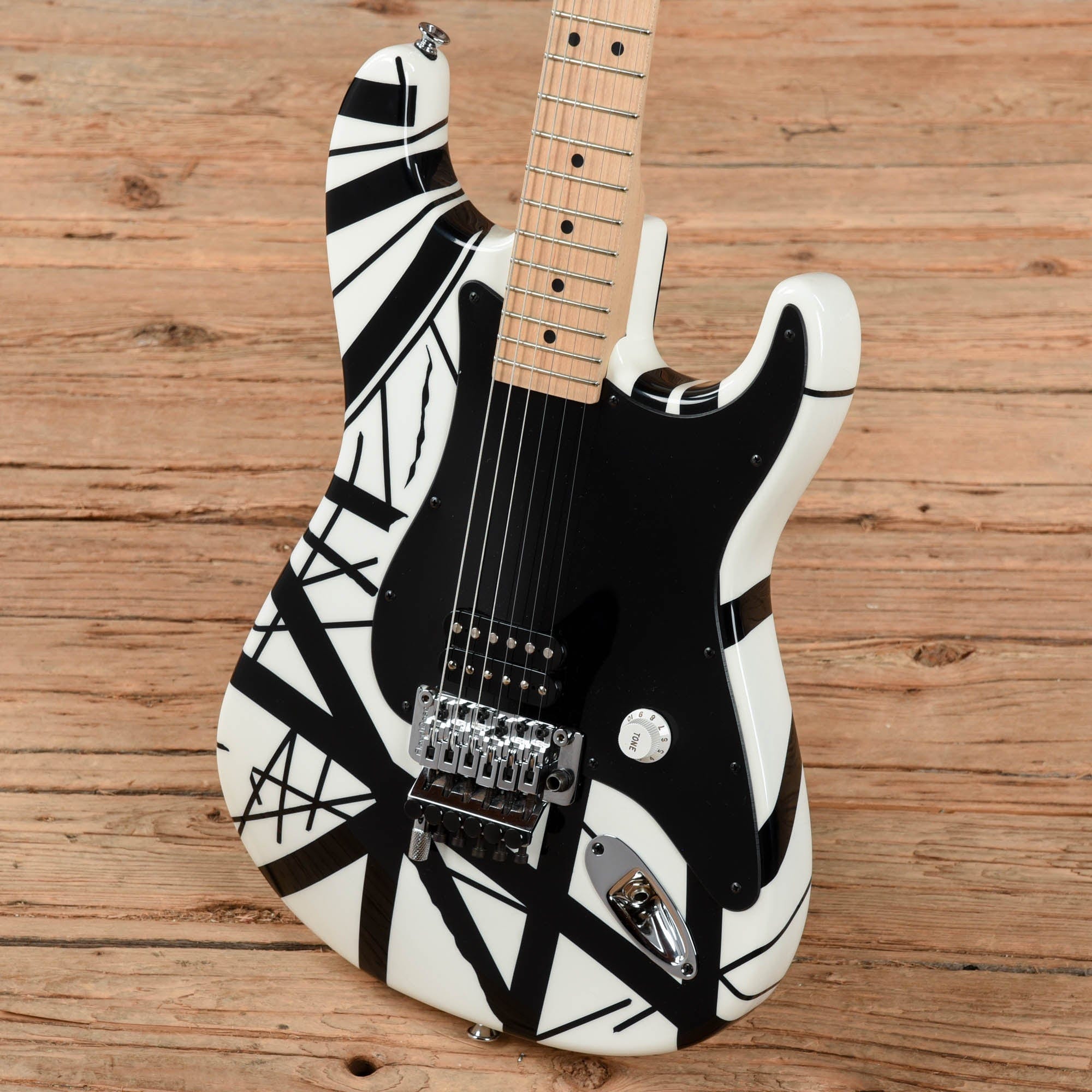 Charvel EVH Art Series Black / White 2005 – Chicago Music Exchange