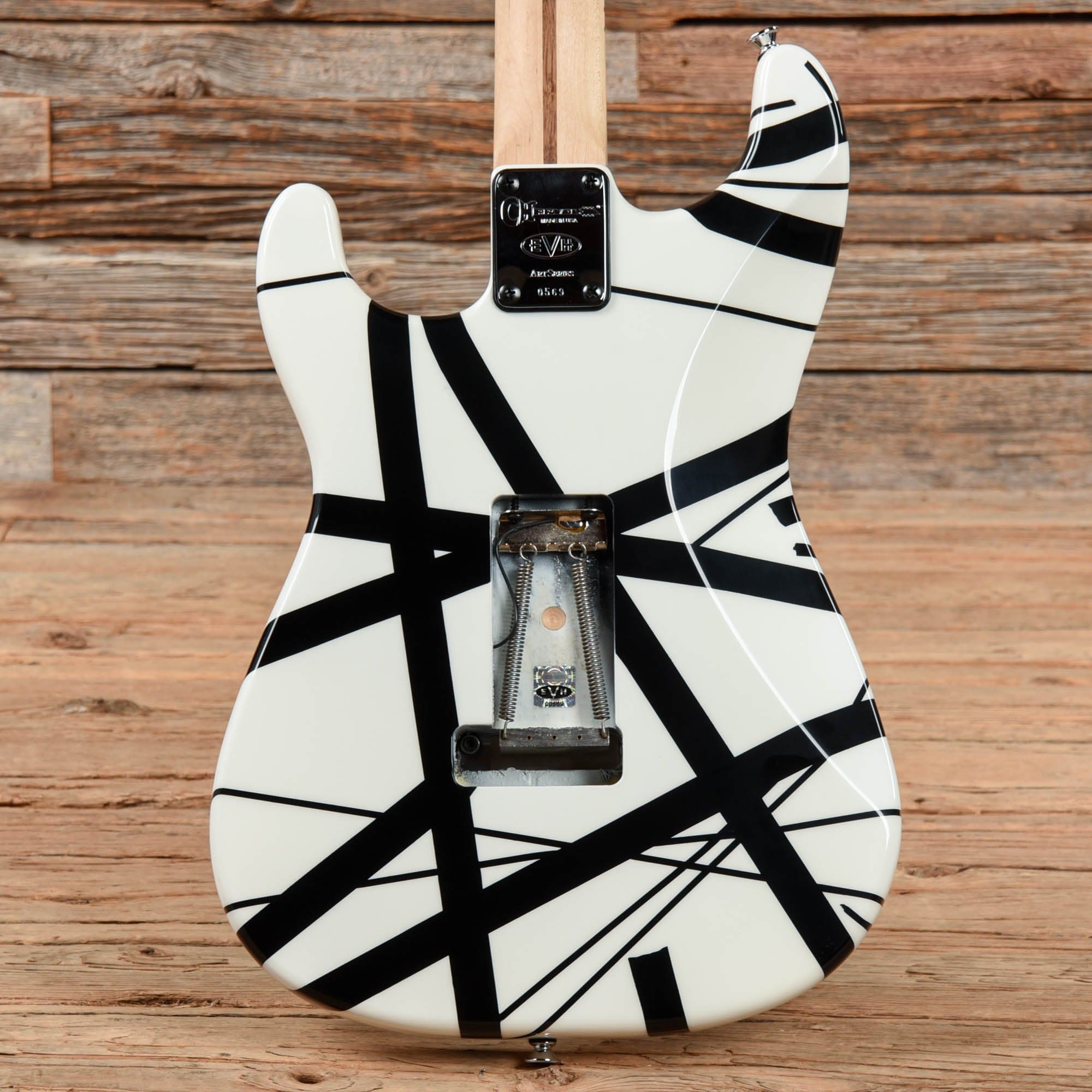 Charvel EVH Art Series Black / White 2005 – Chicago Music Exchange