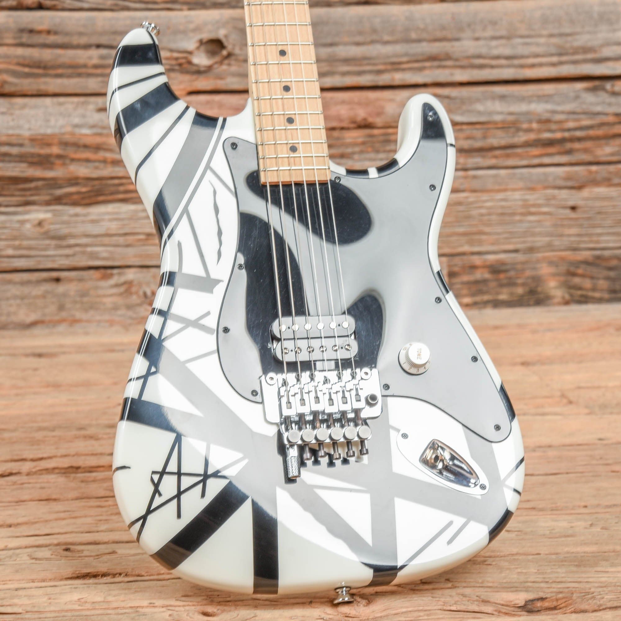 Charvel EVH Art Series Black / White 2005 – Chicago Music Exchange