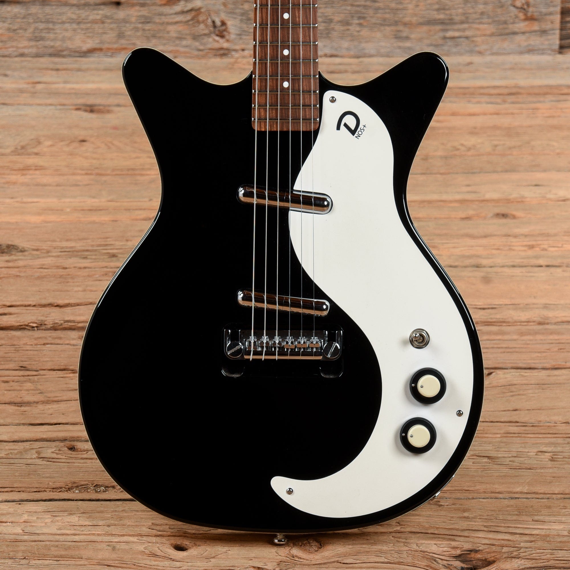 Danelectro '59M NOS Double Cutaway Black – Chicago Music Exchange