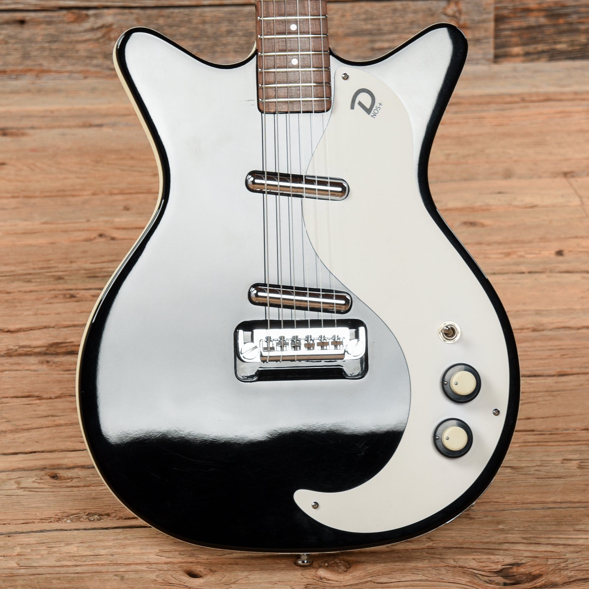 Danelectro '59M NOS Double Cutaway Black – Chicago Music Exchange