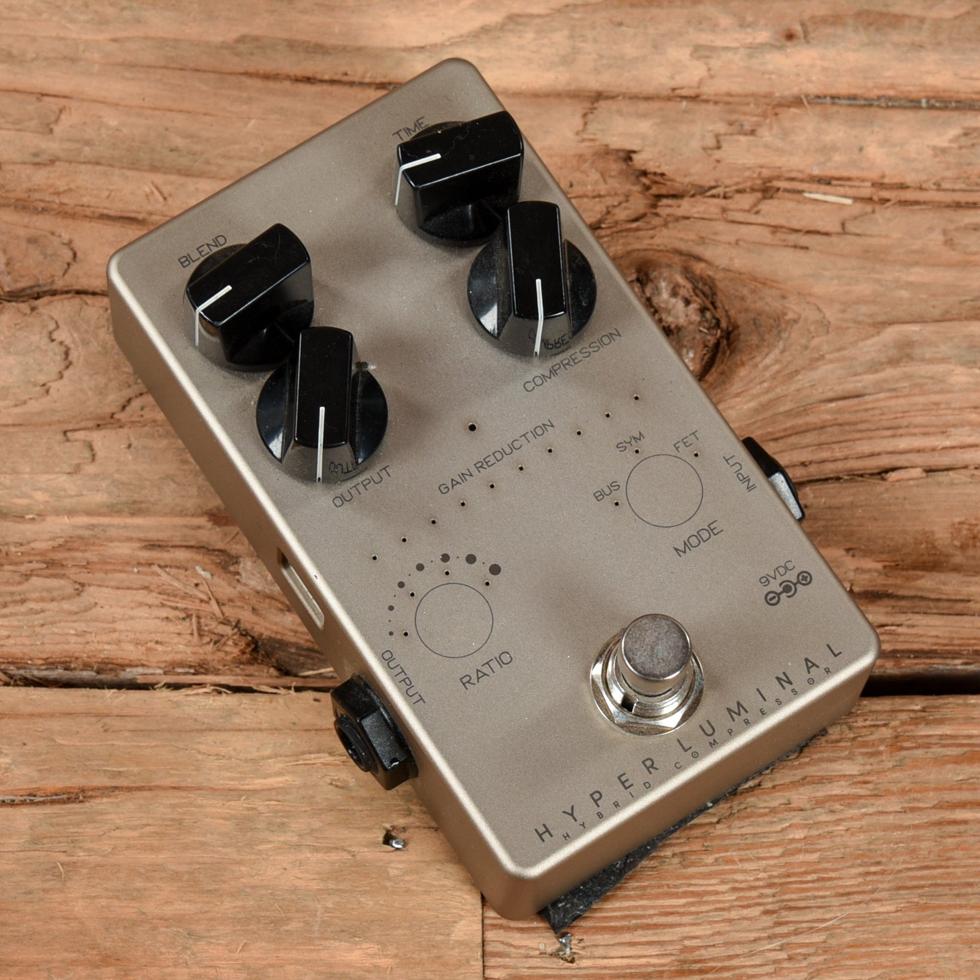 Darkglass Hyper Luminal Hybrid Compressor – Chicago Music Exchange