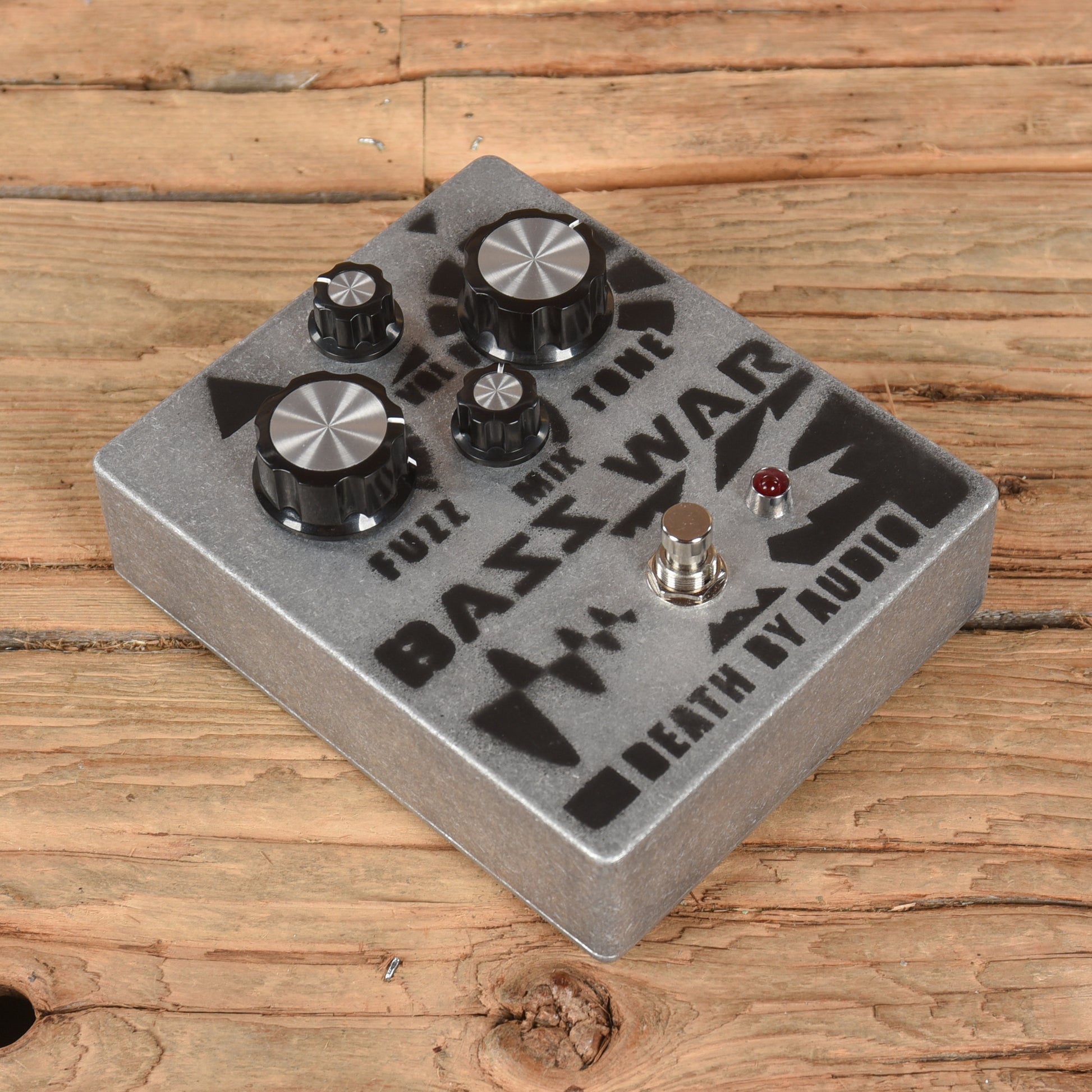Death by Audio Bass War Fuzz Pedal – Chicago Music Exchange