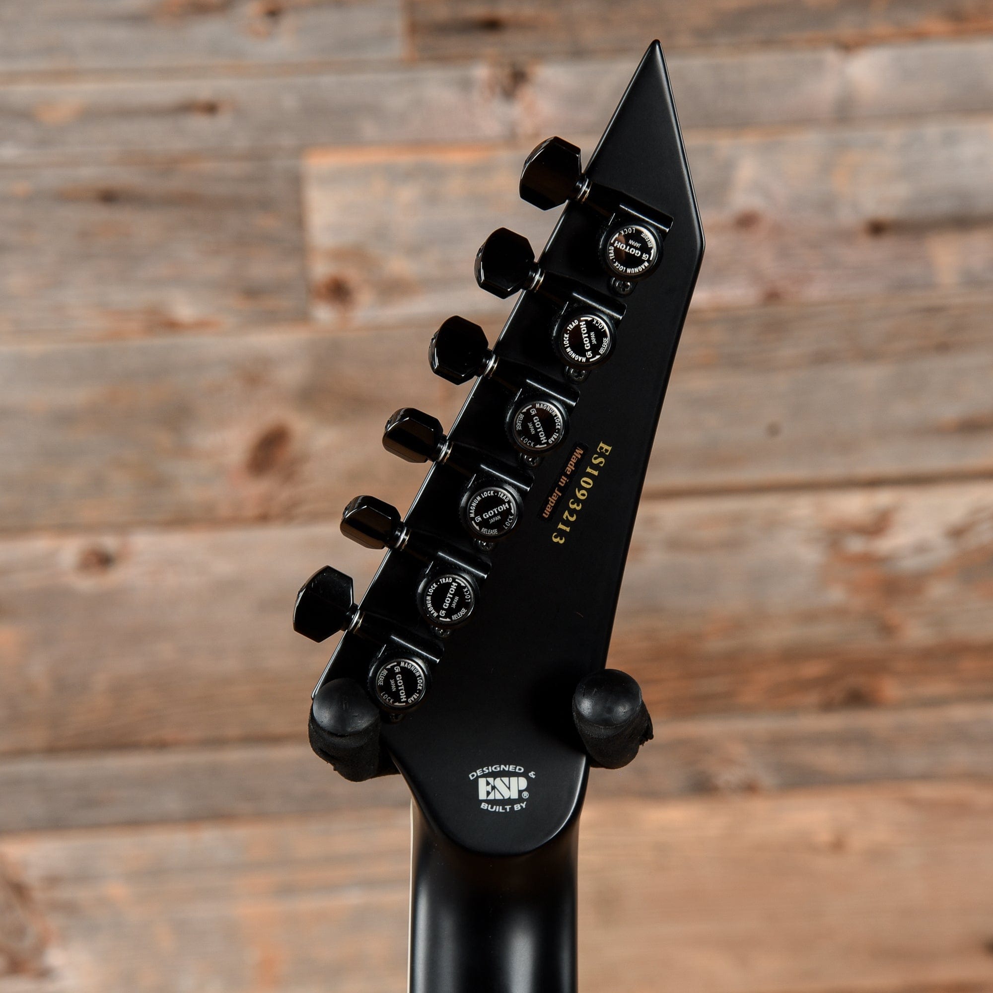 ESP E-II Arrow Nebula Blackburst 2021 – Chicago Music Exchange