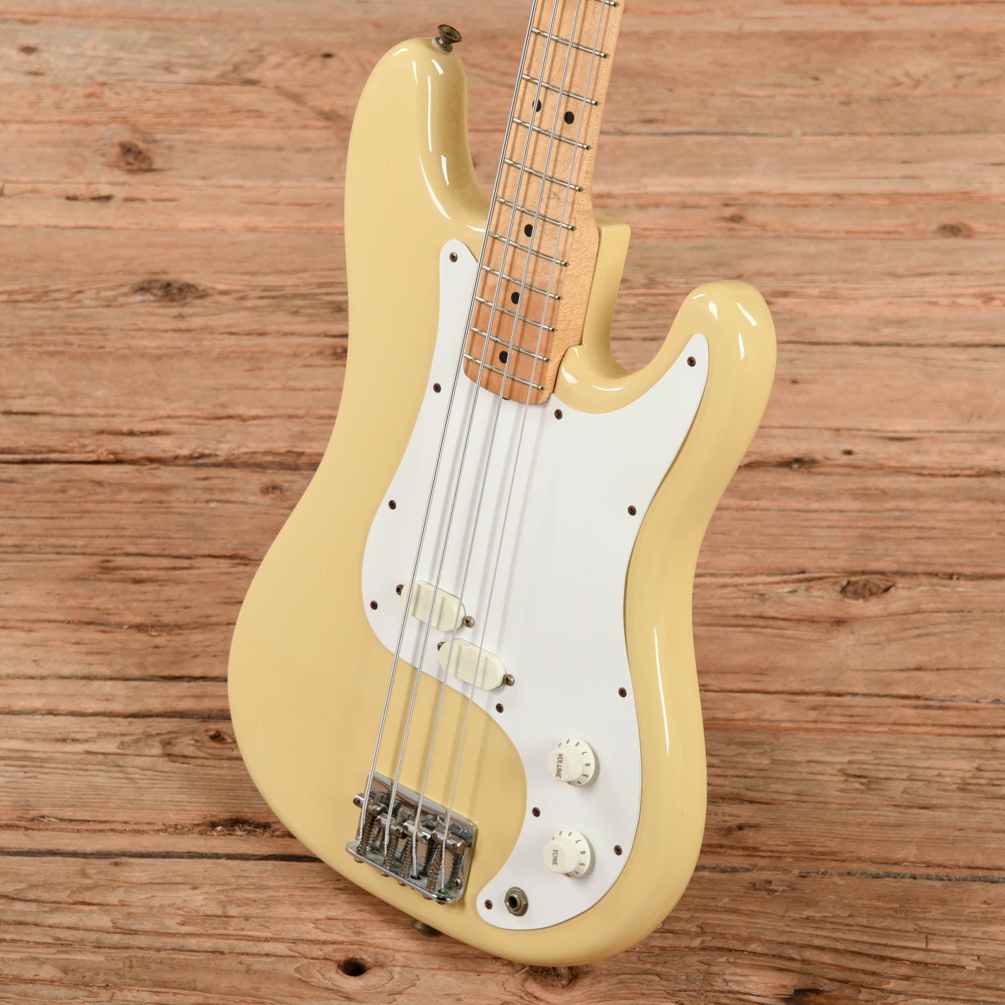 Fender Bullet Bass 30 Olympic White 1982 – Chicago Music Exchange