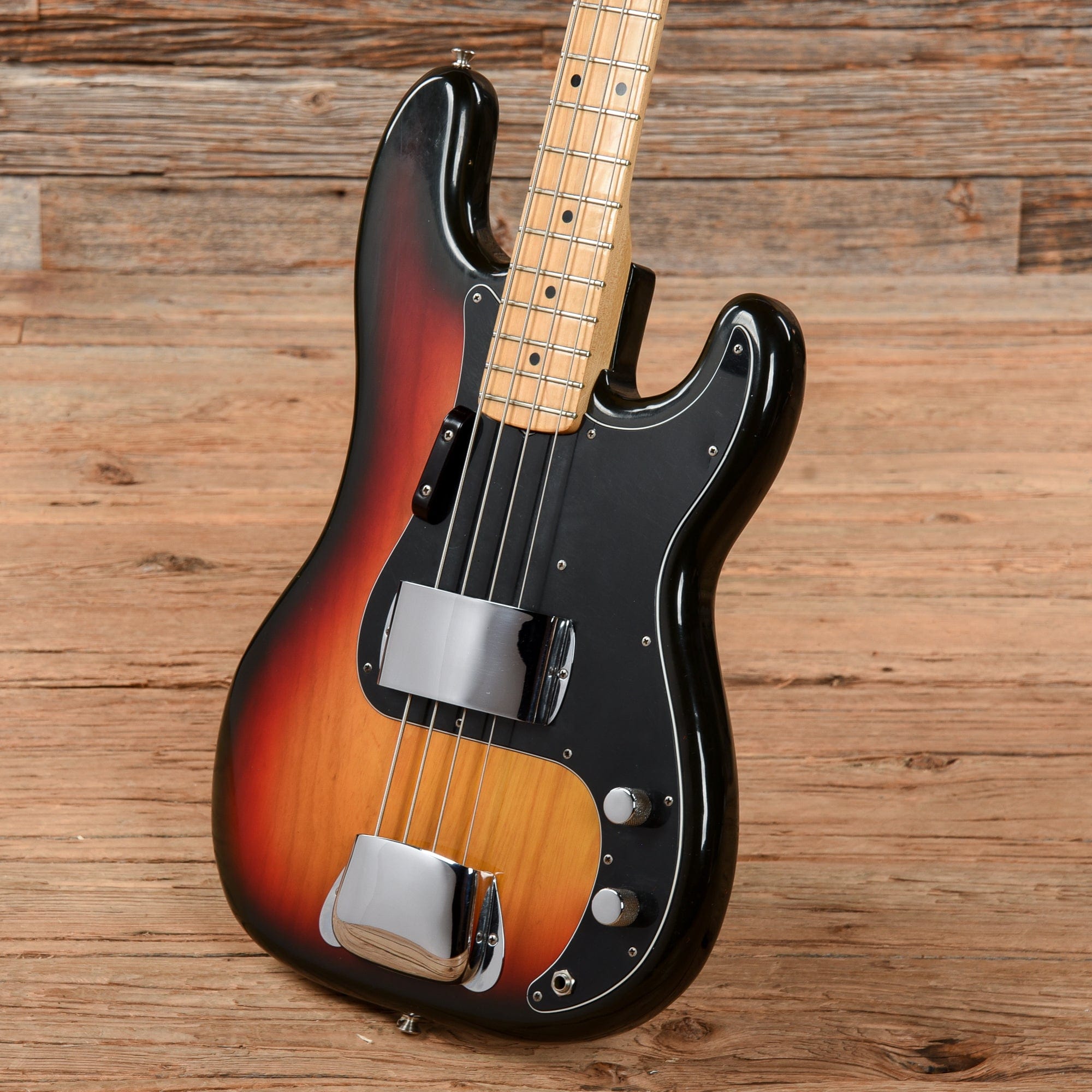 Fender Precision Bass Sunburst 1975 – Chicago Music Exchange