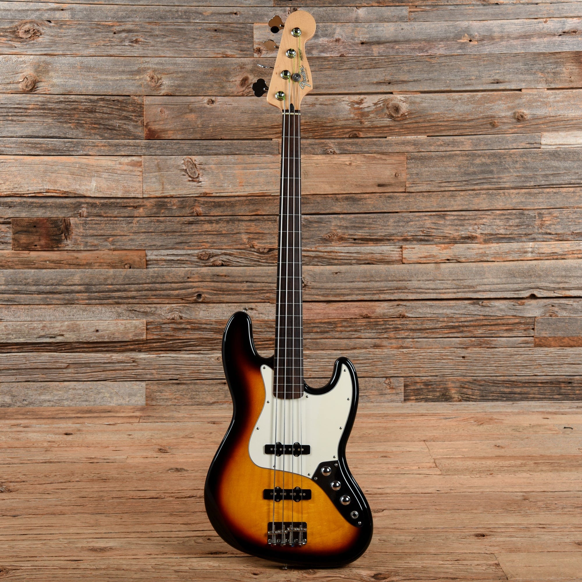 Fender Standard Jazz Bass Fretless Sunburst 2006 – Chicago Music Exchange