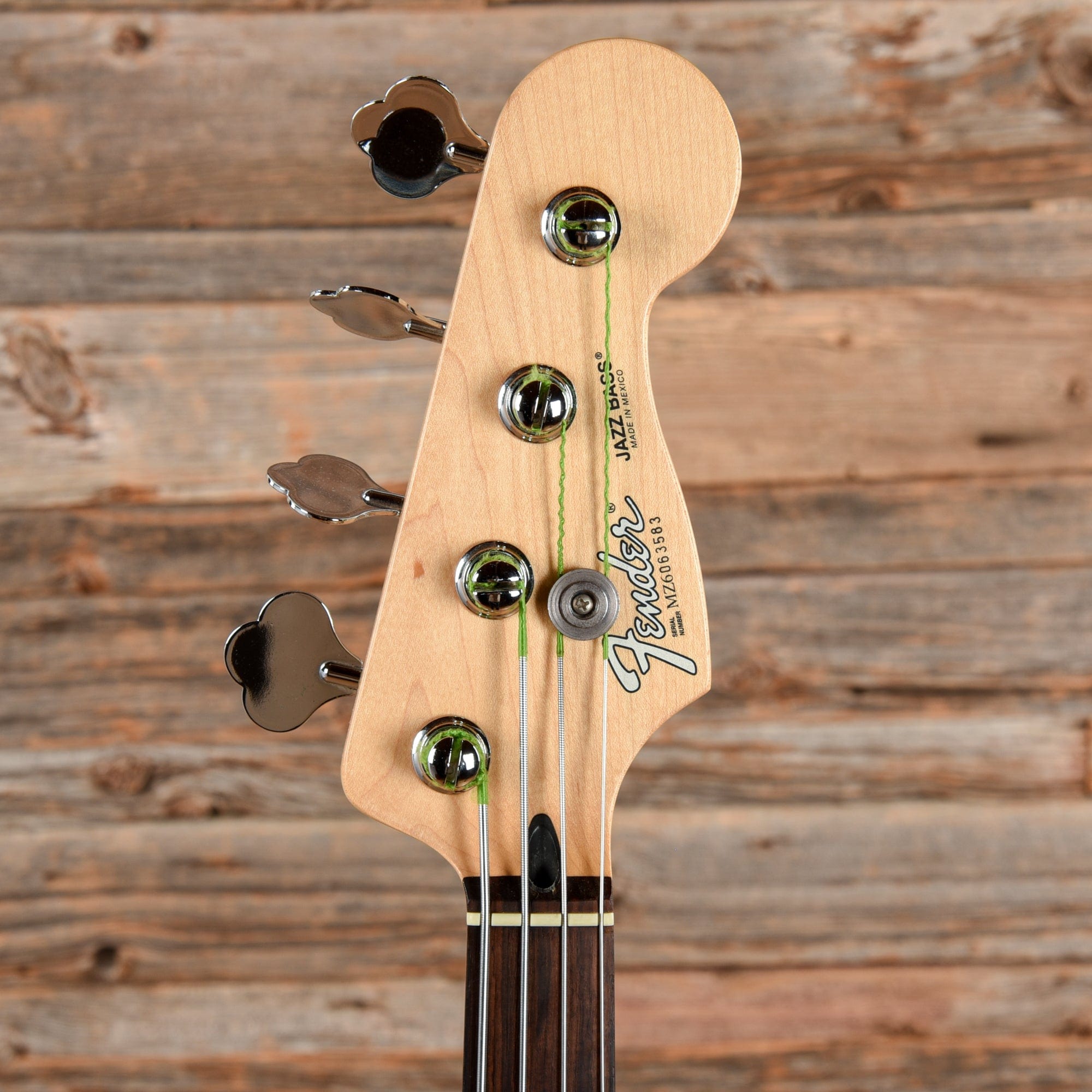Fender Standard Jazz Bass Fretless Sunburst 2006 – Chicago Music Exchange
