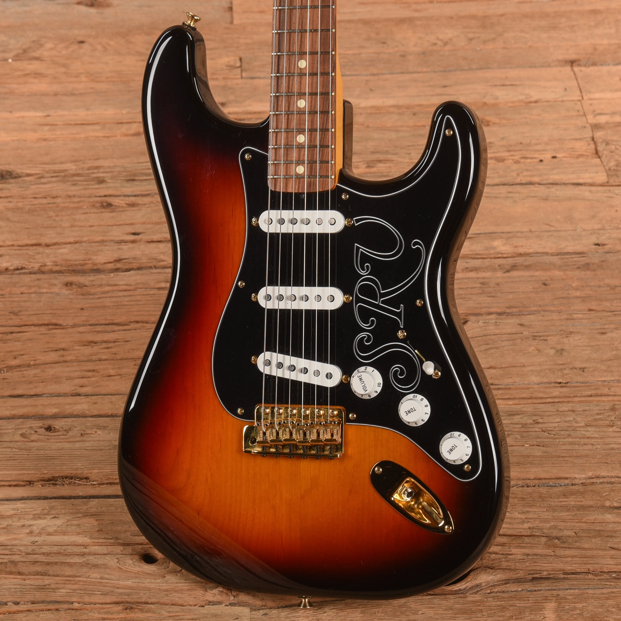 Fender Stevie Ray Vaughan Stratocaster 3-Color Sunburst 2021 – Chicago ...