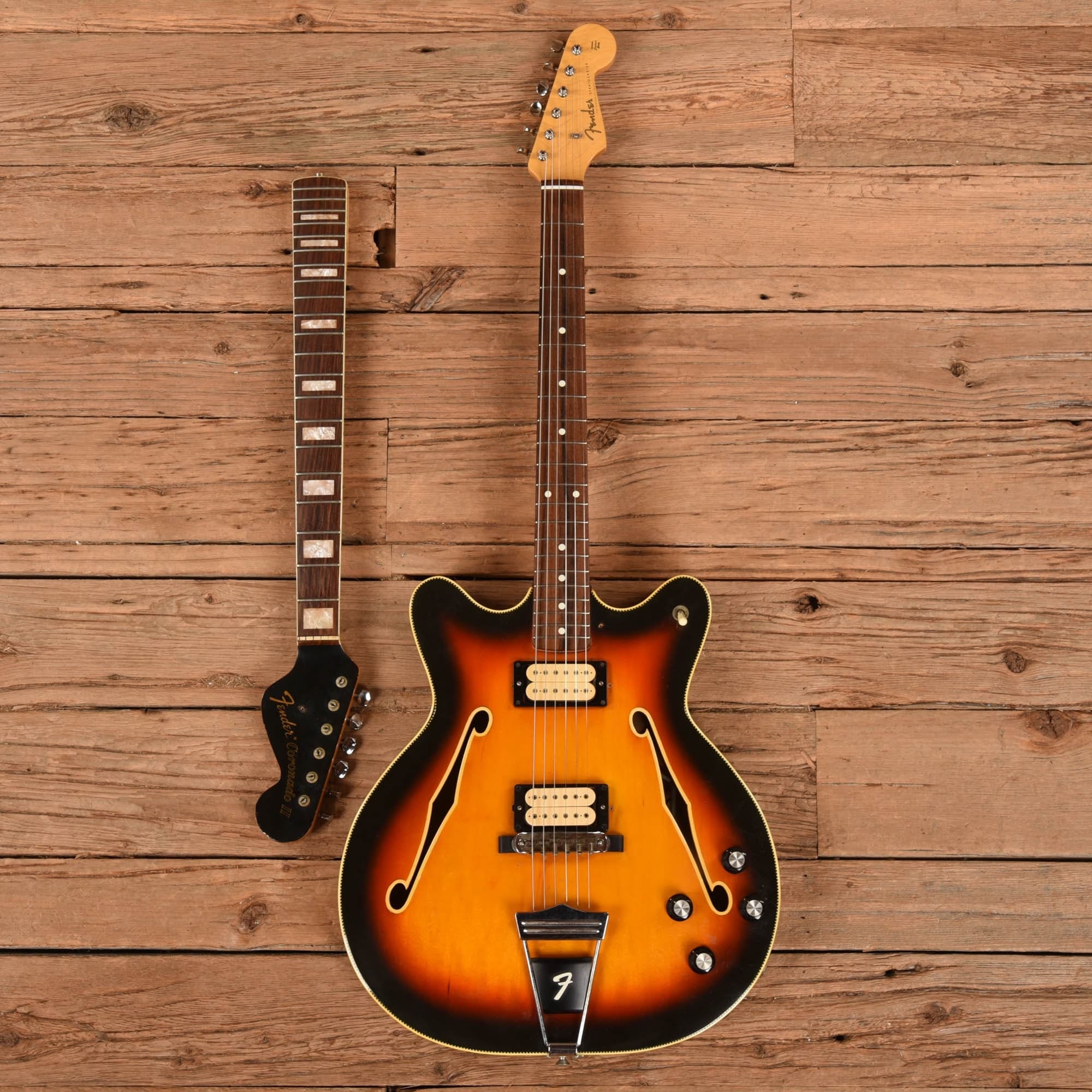 Fender Coronado II Cherry Sunburst 1967 – Chicago Music Exchange