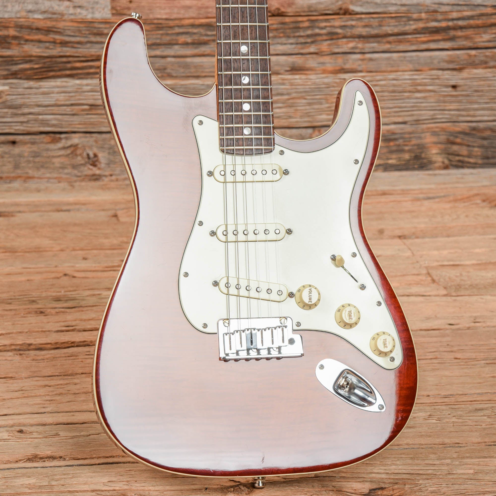 Fender Custom Shop Custom Deluxe Stratocaster Sunburst 2011 – Chicago ...