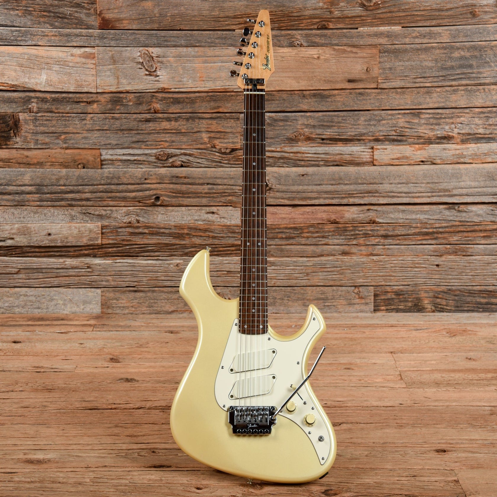 Fender Performer Standard White 1980s – Chicago Music Exchange