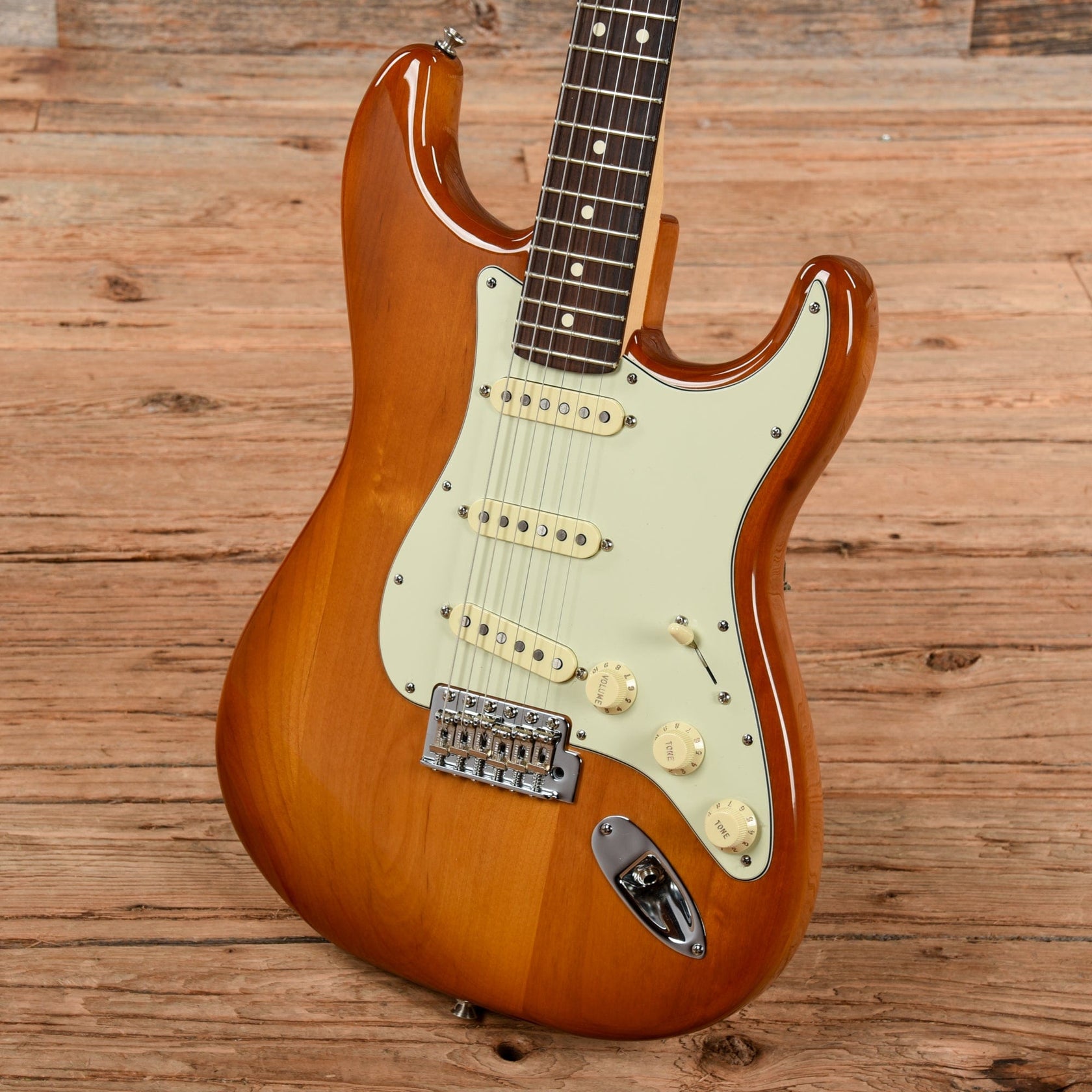 Fender Performer Stratocaster Honey 2021 – Chicago Music Exchange