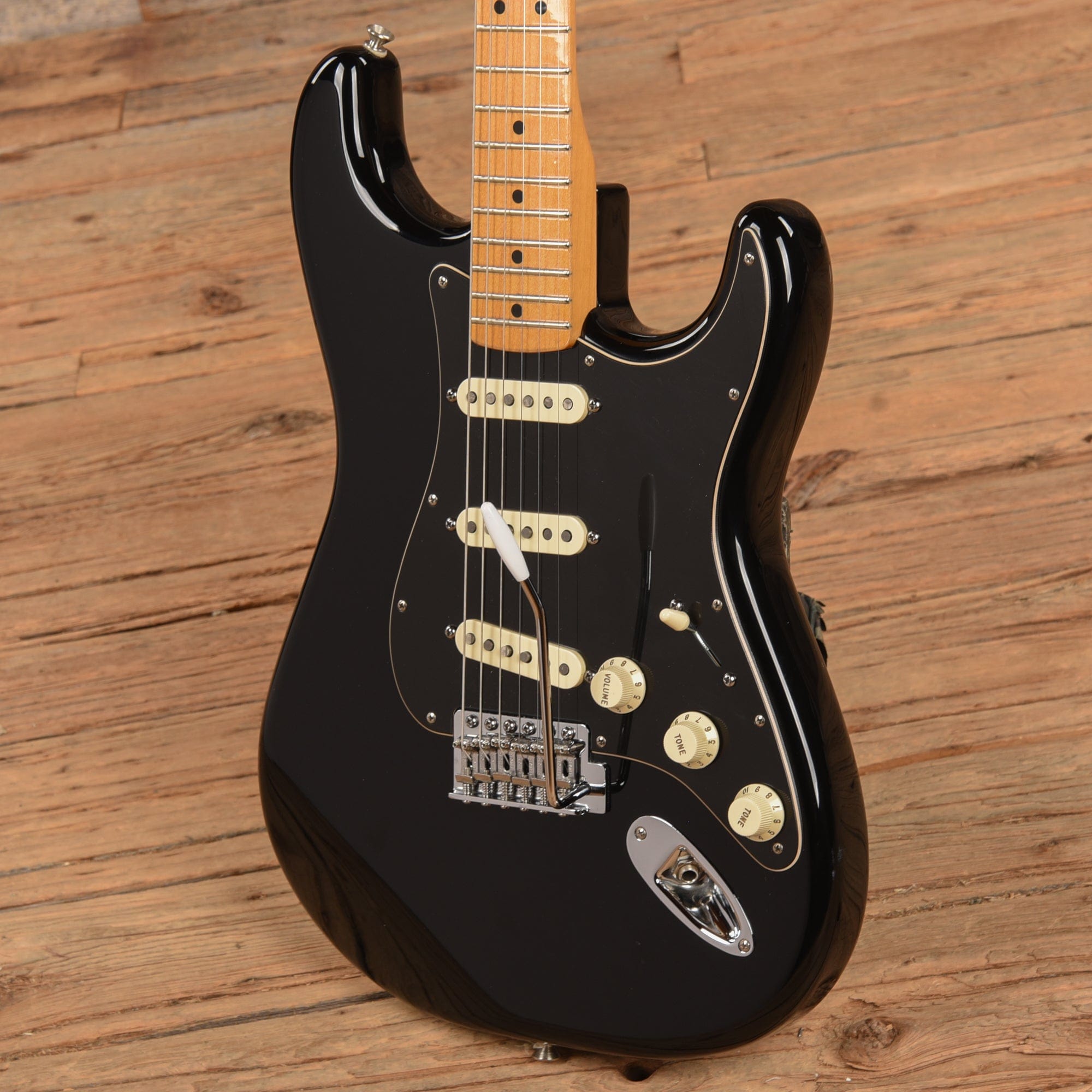 Fender Standard Stratocaster Black 2012 – Chicago Music Exchange