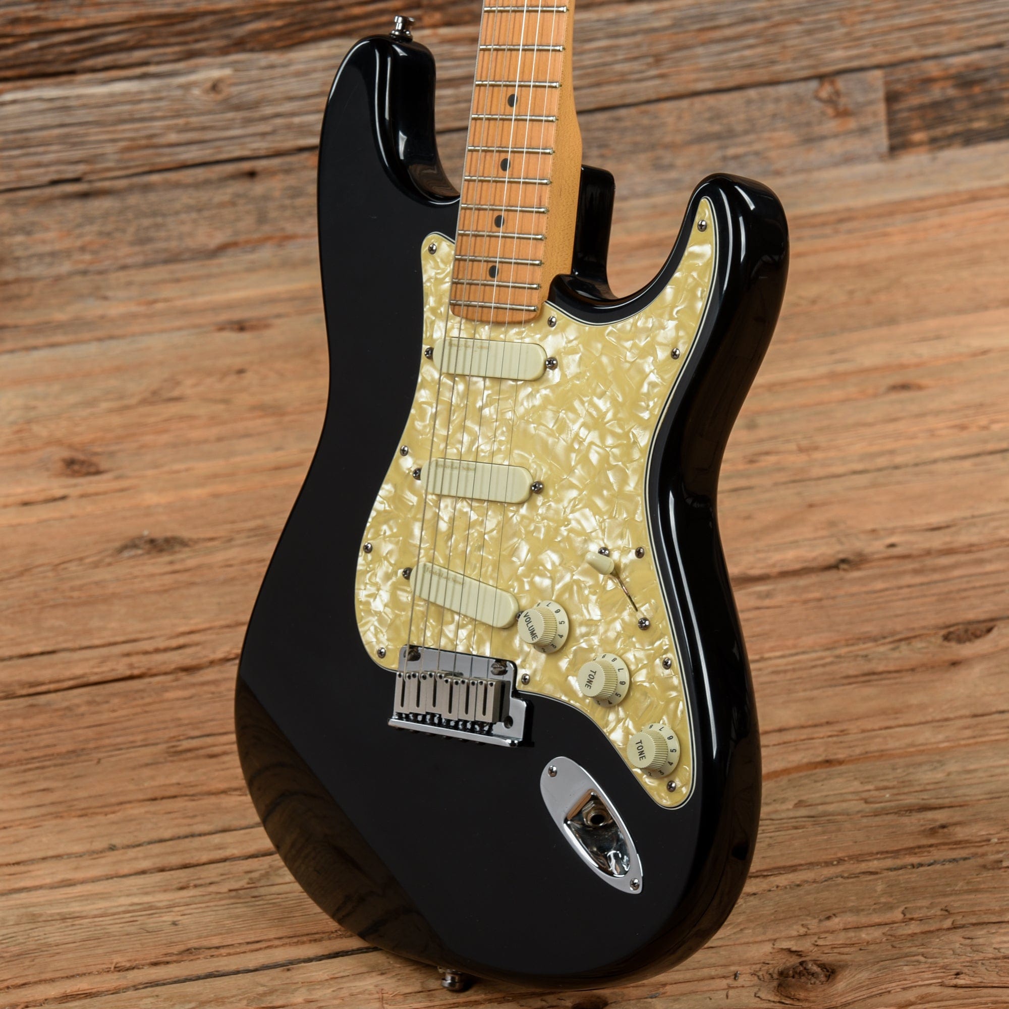 Fender Strat Plus Black 1997 – Chicago Music Exchange