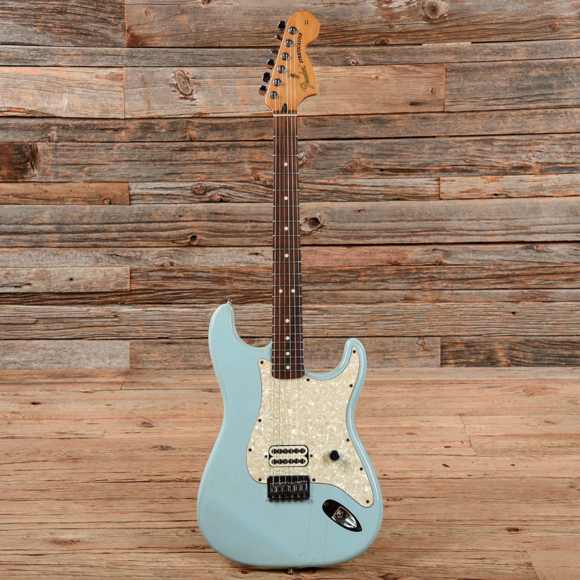 Fender Tom Delonge Stratocaster Daphne Blue 2002 – Chicago Music Exchange