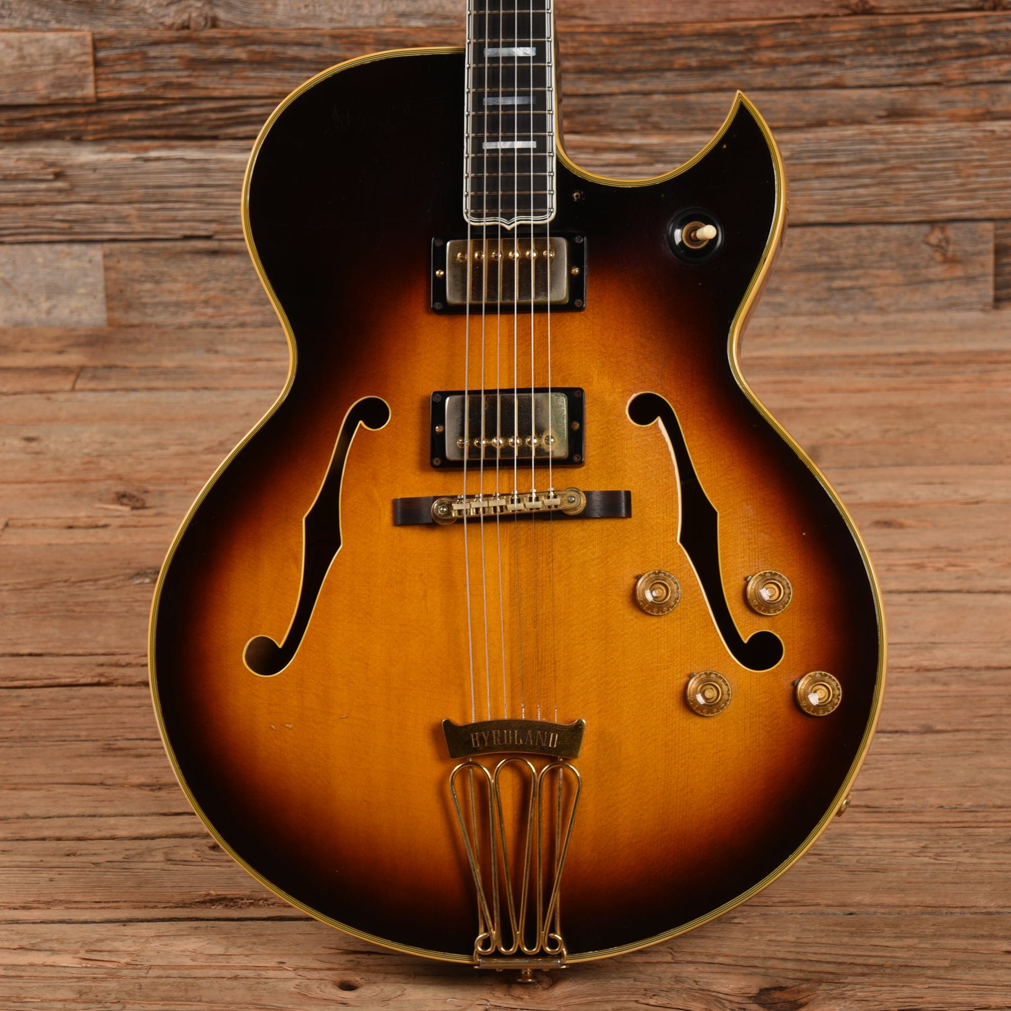 Gibson Byrdland Sunburst 1967 – Chicago Music Exchange