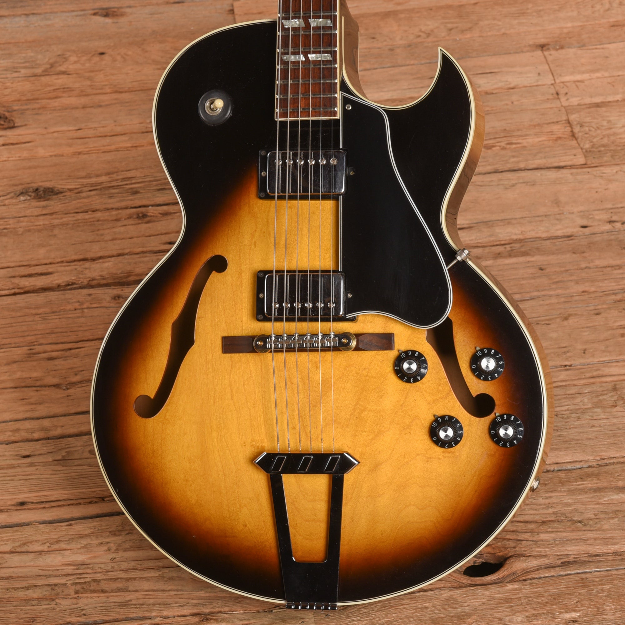 Gibson ES-175D Sunburst 1976 – Chicago Music Exchange