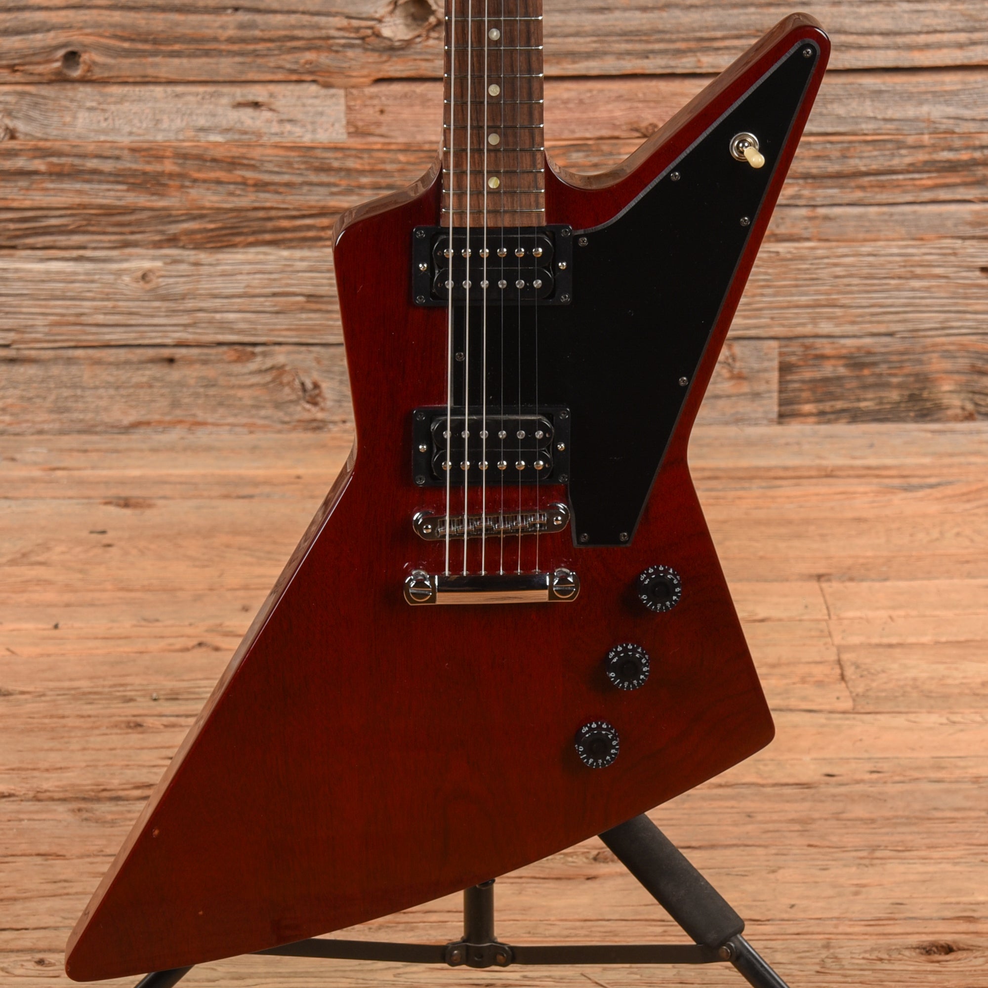Gibson Explorer Cherry 2011 – Chicago Music Exchange