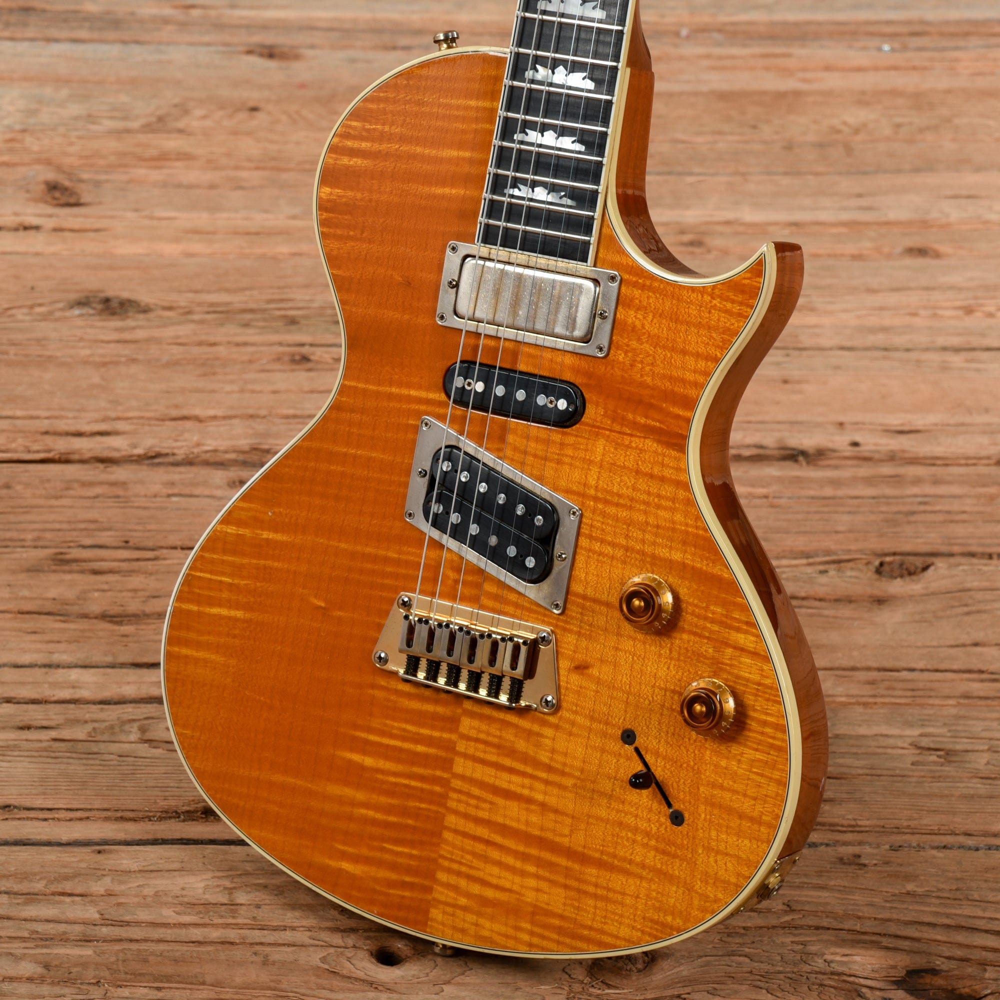 Gibson Nighthawk Custom Amber 1995 – Chicago Music Exchange