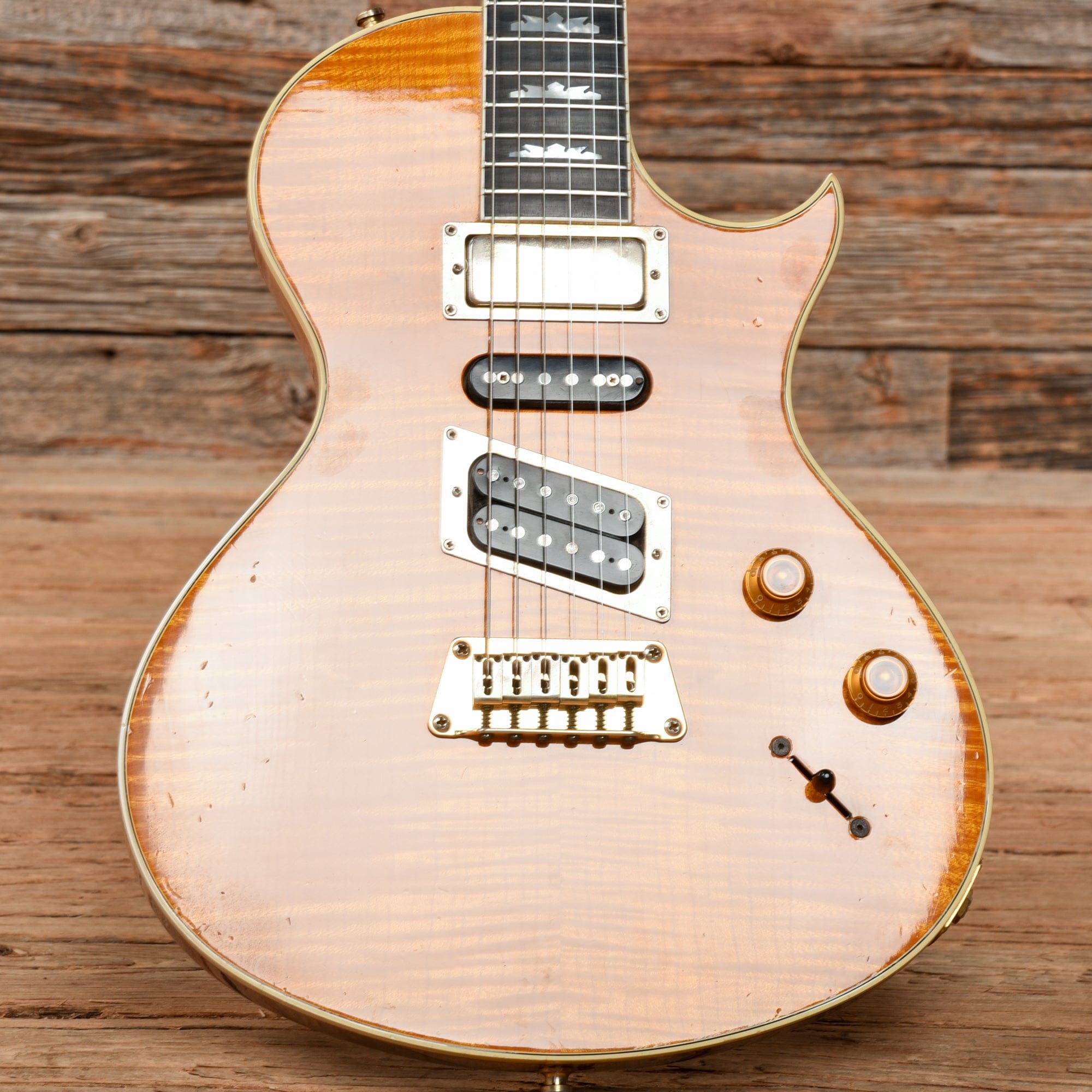 Gibson Nighthawk Custom Amber 1995 – Chicago Music Exchange