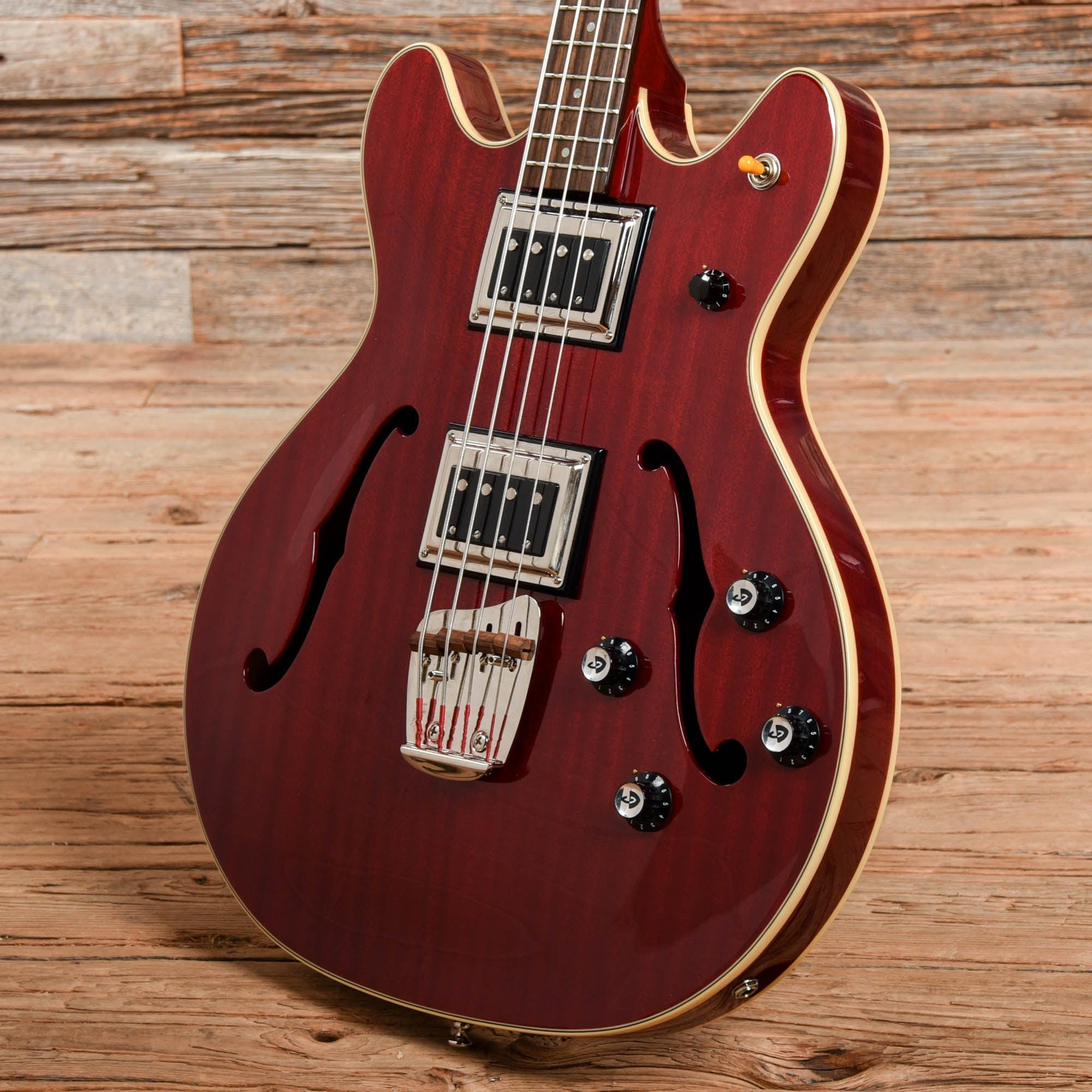 Guild Starfire II Bass Cherry 2017 – Chicago Music Exchange