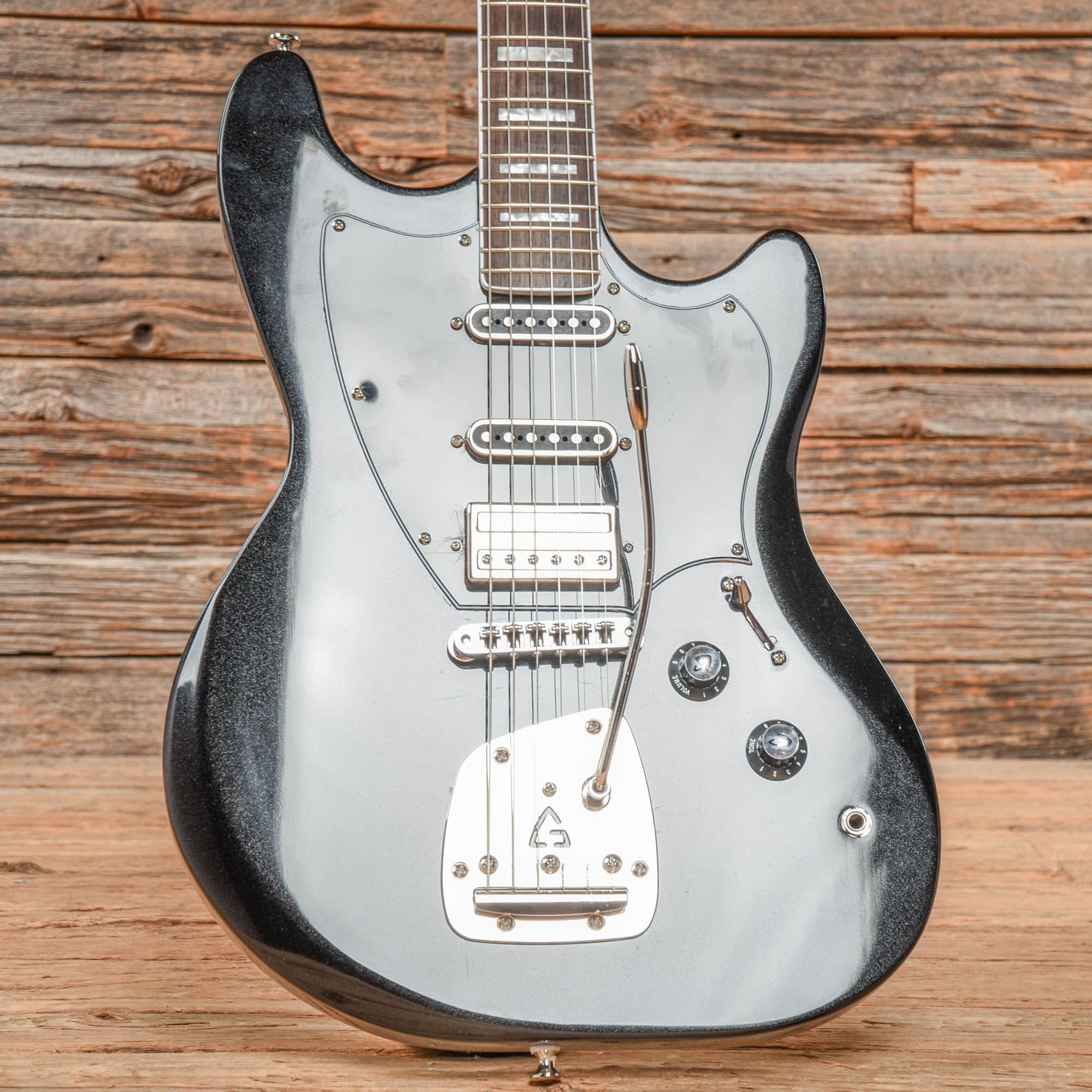 Guild Surfliner Deluxe Black – Chicago Music Exchange