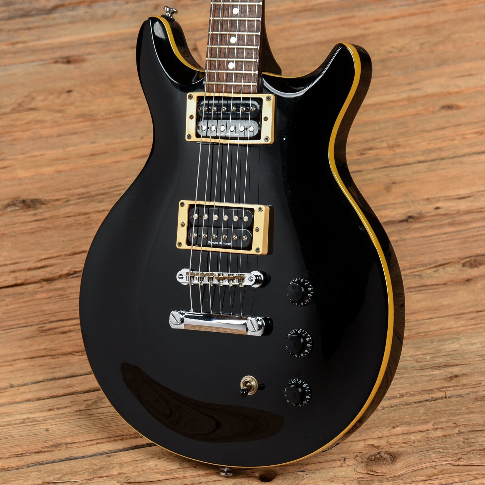 Hamer Sunburst Archtop Black 1994 – Chicago Music Exchange