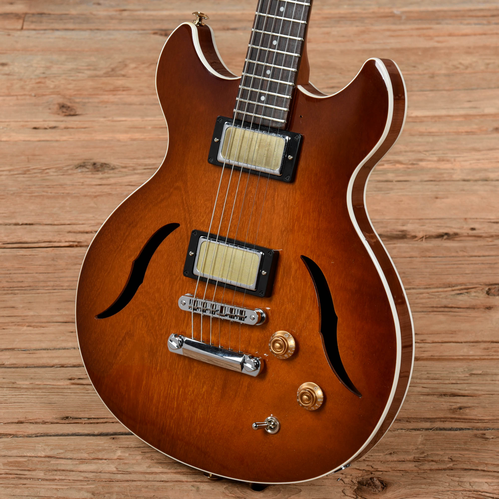 Harmony Comet Sunburst 2022 – Chicago Music Exchange