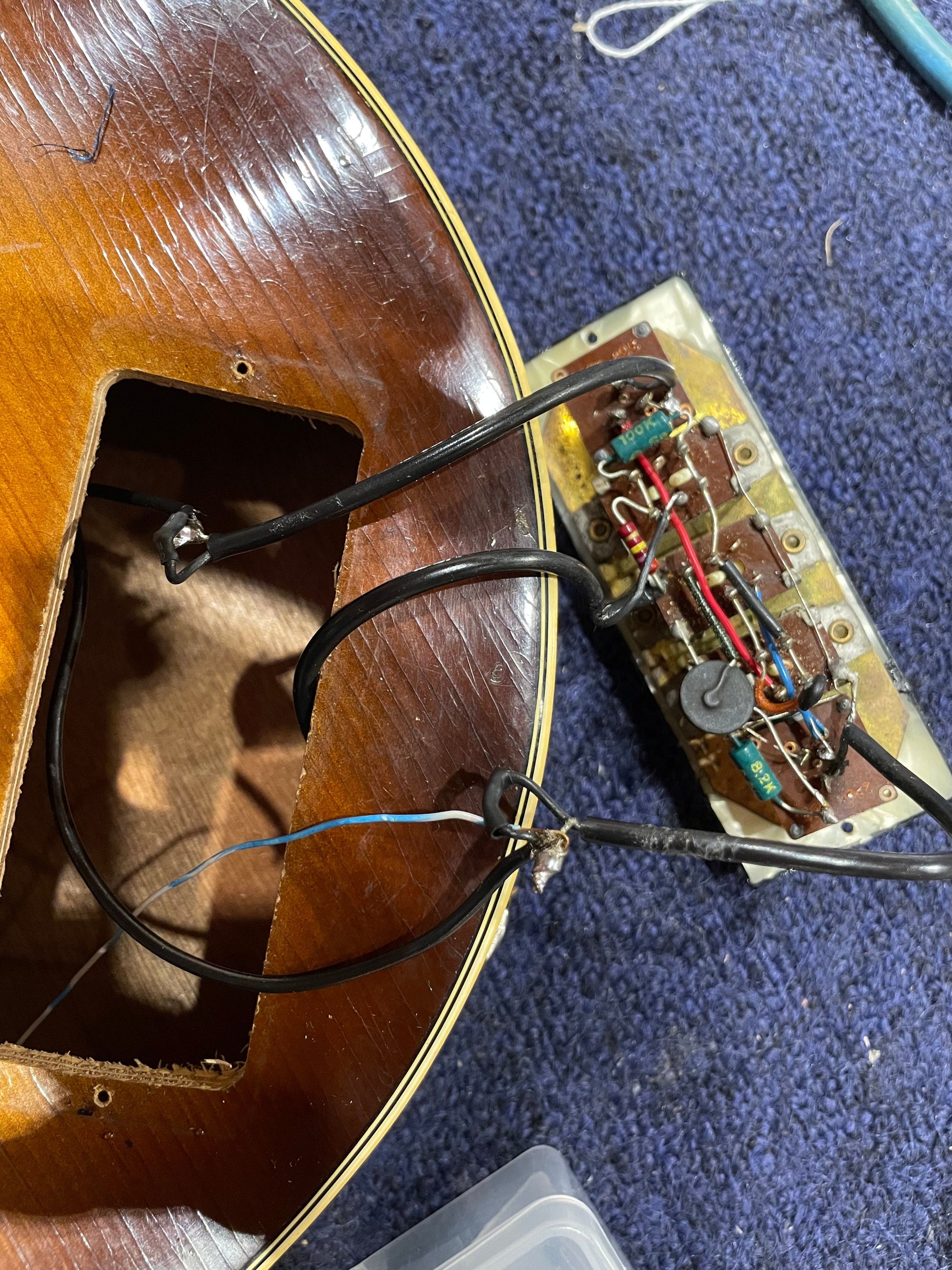 Hofner Club Bass Sunburst 1960s – Chicago Music Exchange