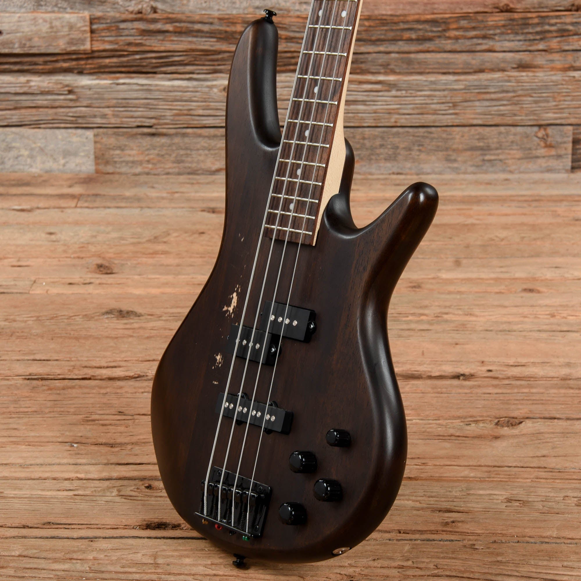 Ibanez GSR200B Gio Bass Walnut 2016 – Chicago Music Exchange