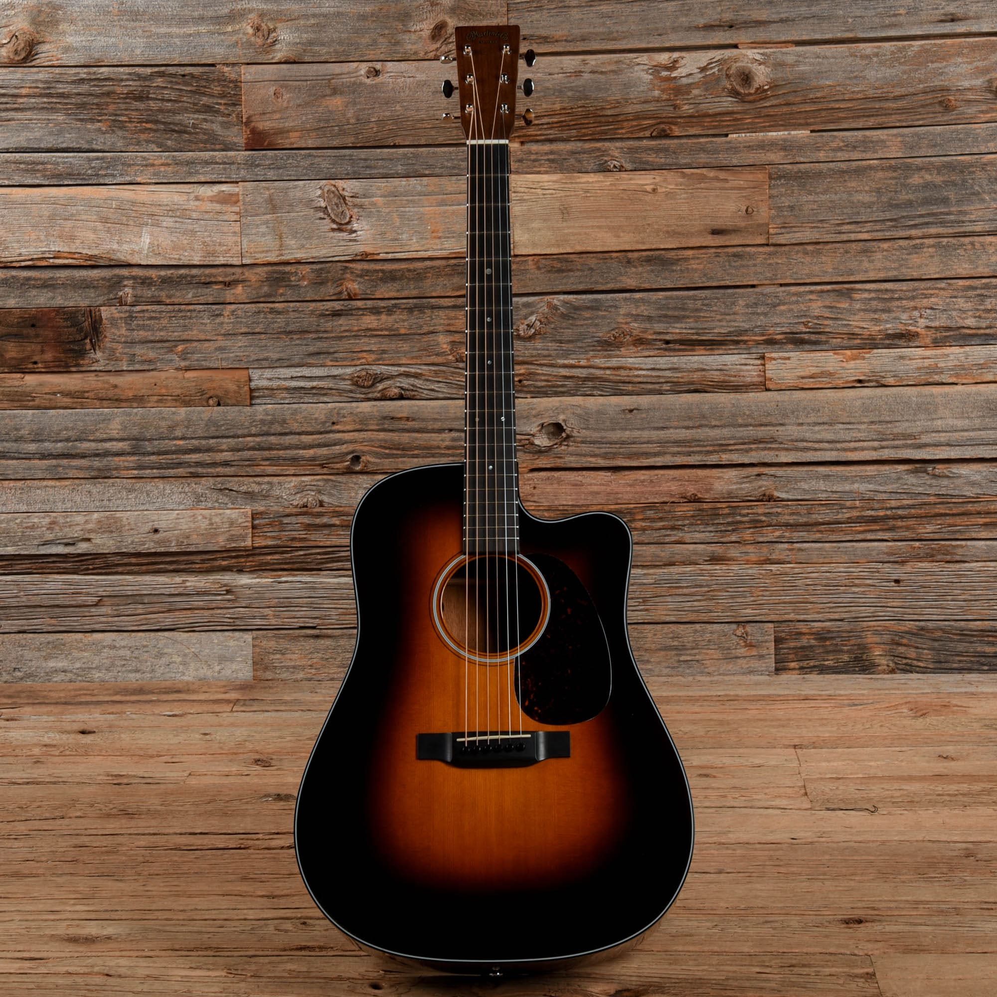 Martin DC-18E Sunburst 2000 – Chicago Music Exchange