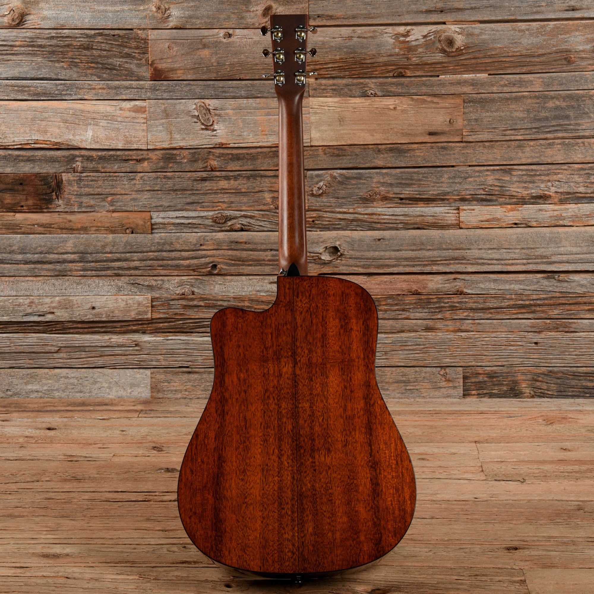 Martin DC-18E Sunburst 2000 – Chicago Music Exchange