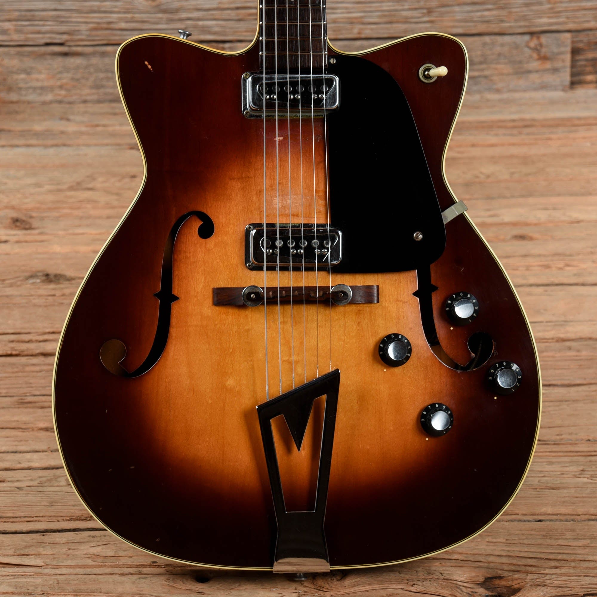 Martin 2 Pickup Hollow Electric Sunburst 1962 – Chicago Music Exchange