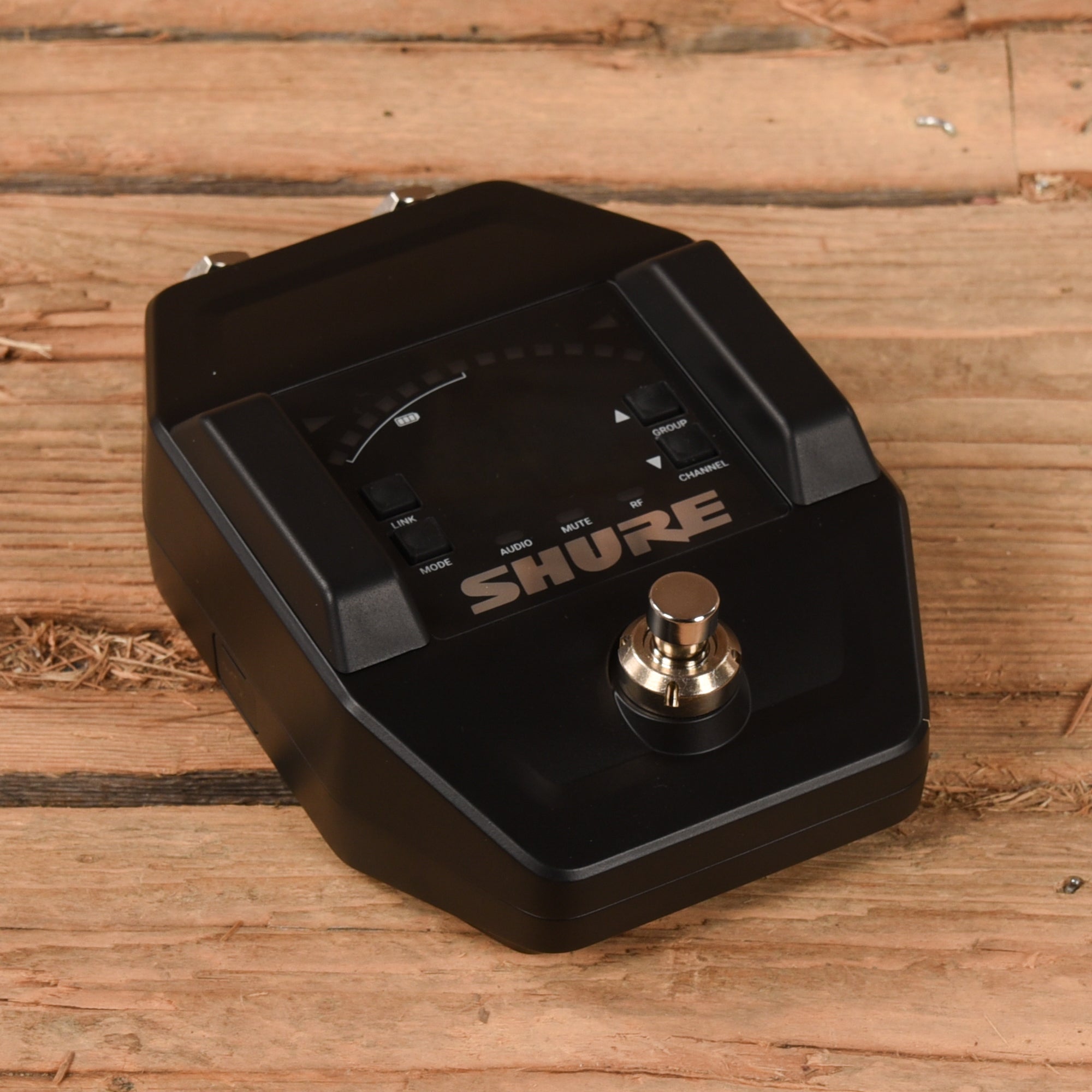 Shure GLXD16+ Wireless Guitar Pedal System – Chicago Music Exchange