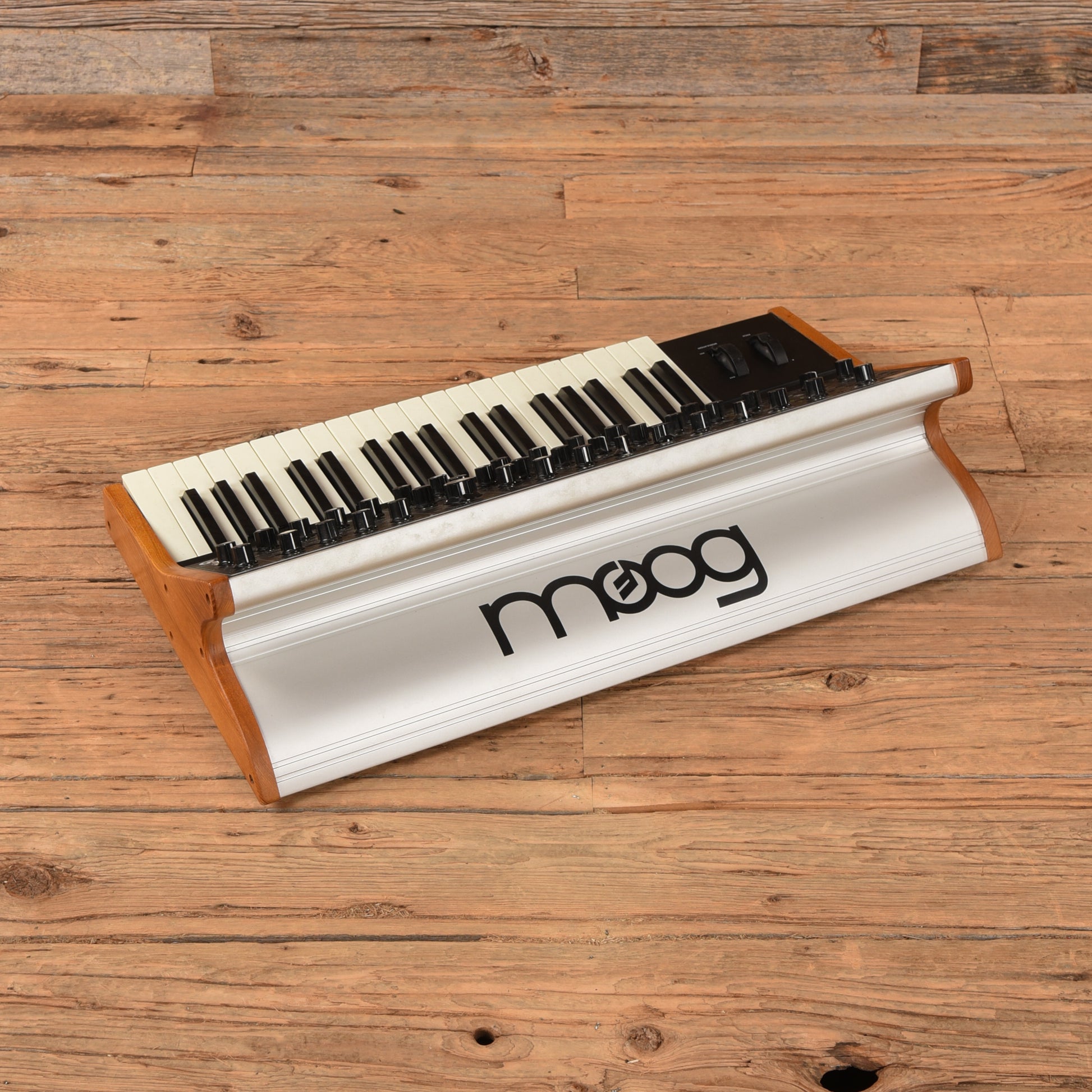 Moog Sub 37 Tribute Edition – Chicago Music Exchange