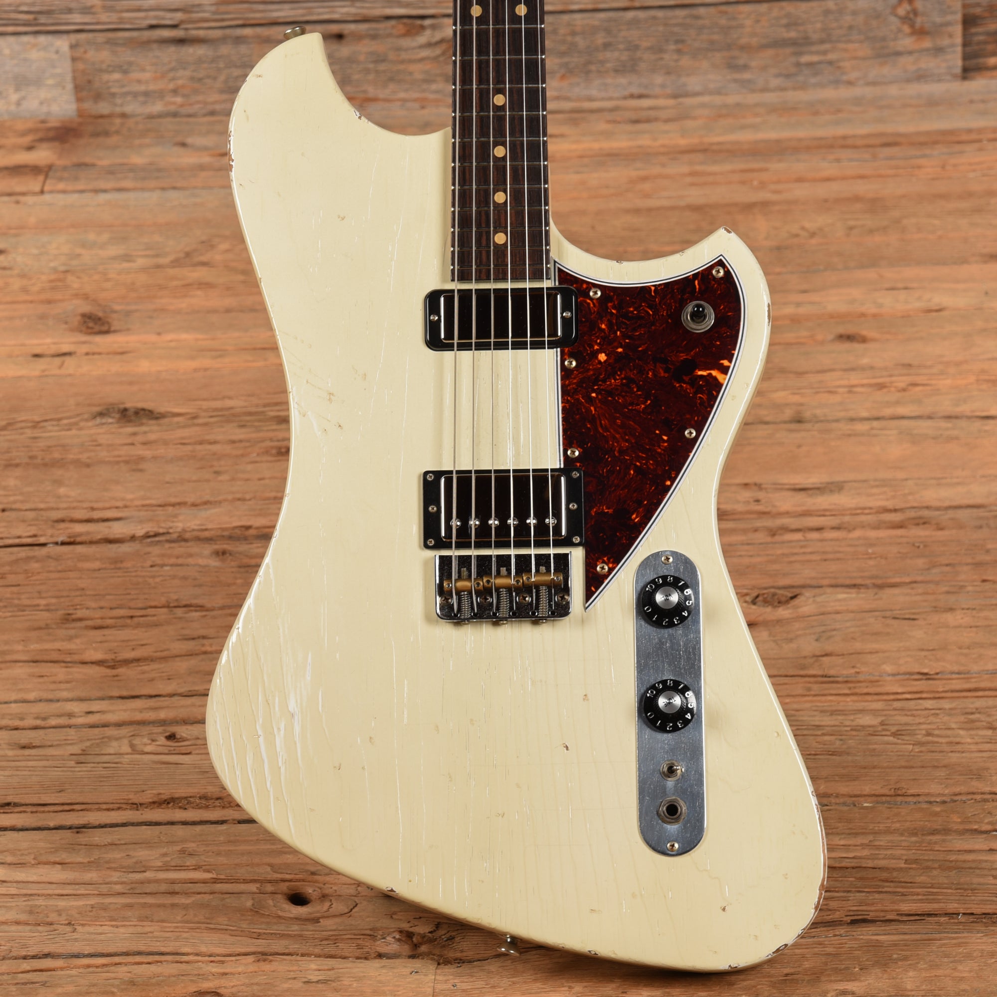 Novo Voltur Aged White 2021 – Chicago Music Exchange