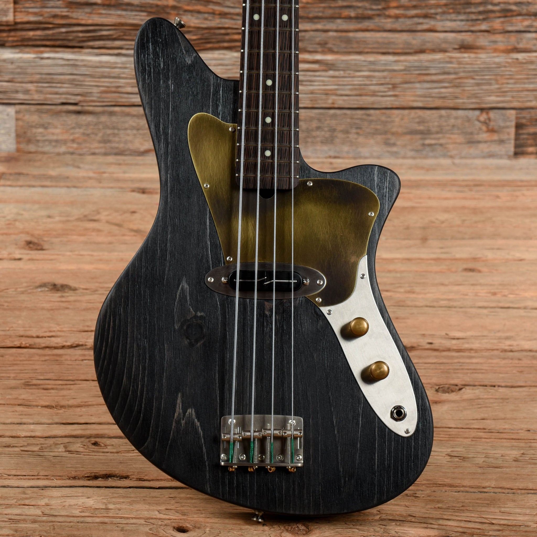 Offbeat Guitars "Jackie O" Short Scale Bass Black Magic 2023 – Chicago ...