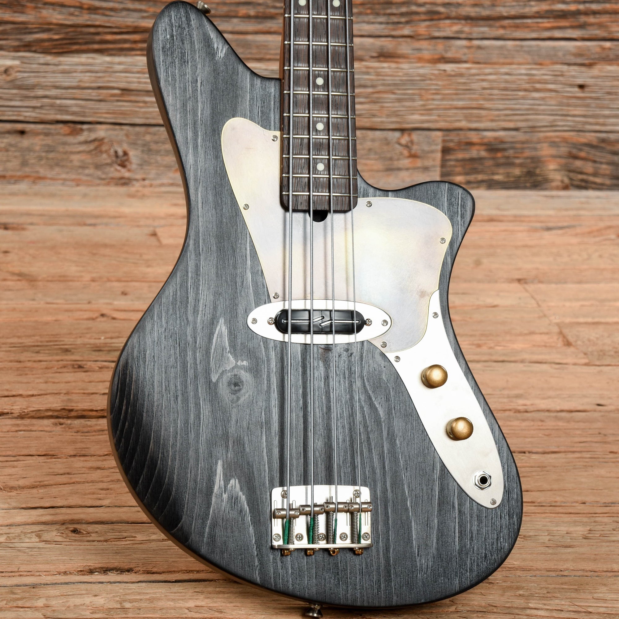 Offbeat Guitars "Jackie O" Short Scale Bass Black Magic 2023 – Chicago ...