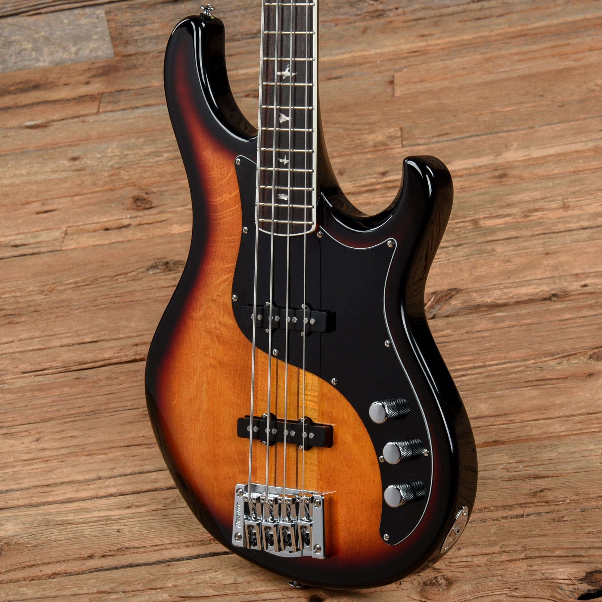 PRS SE Kestrel Tri-Color Sunburst 2022 – Chicago Music Exchange