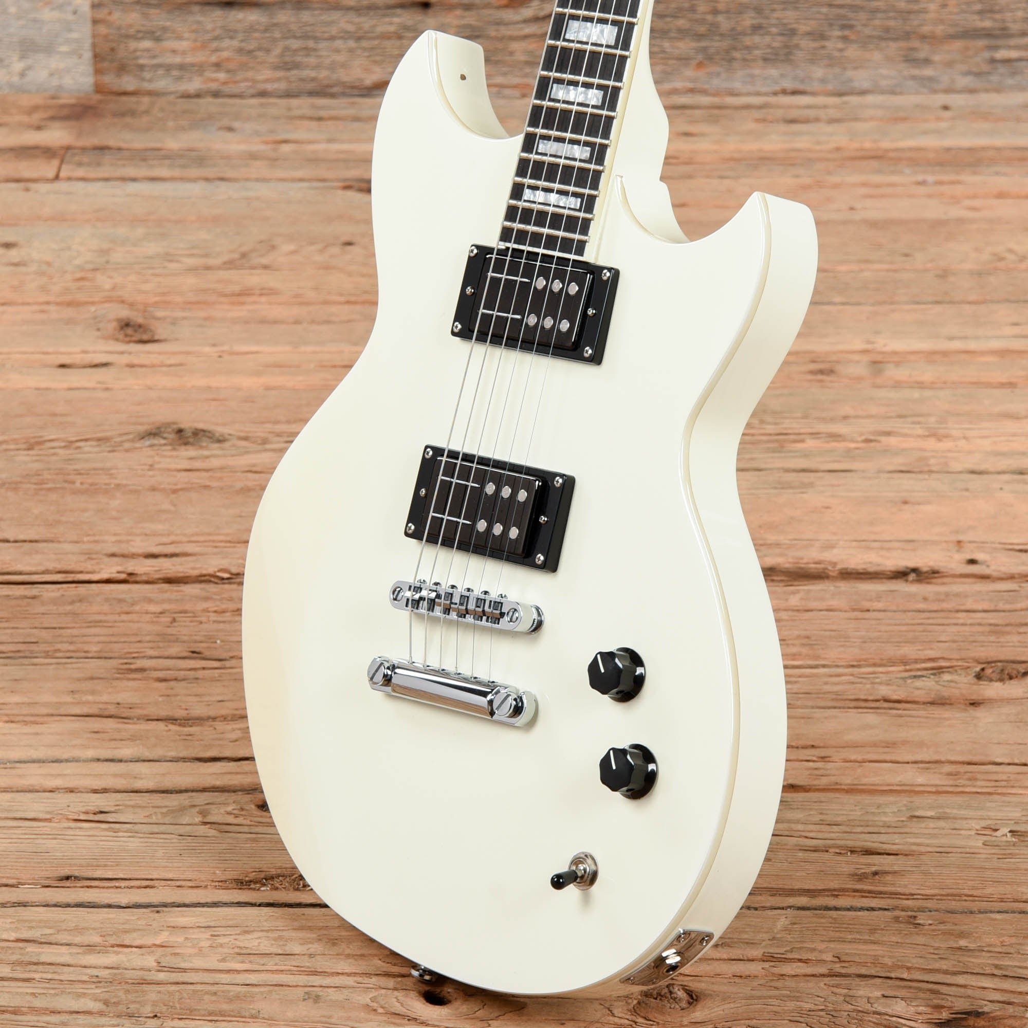 Reverend Robin Finck Signature White – Chicago Music Exchange