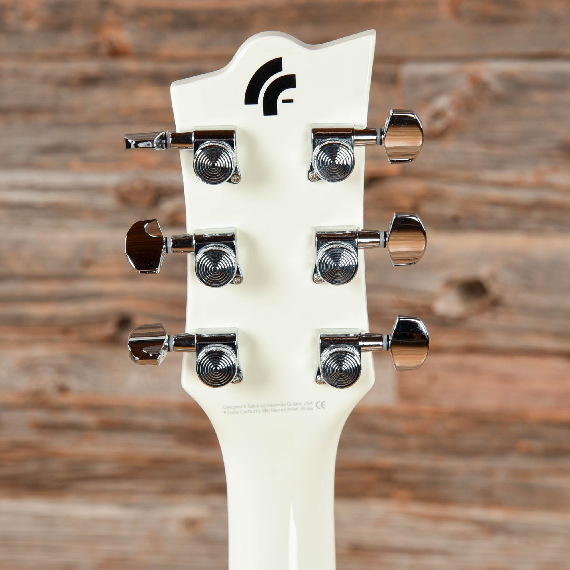 Reverend Robin Finck Signature White – Chicago Music Exchange