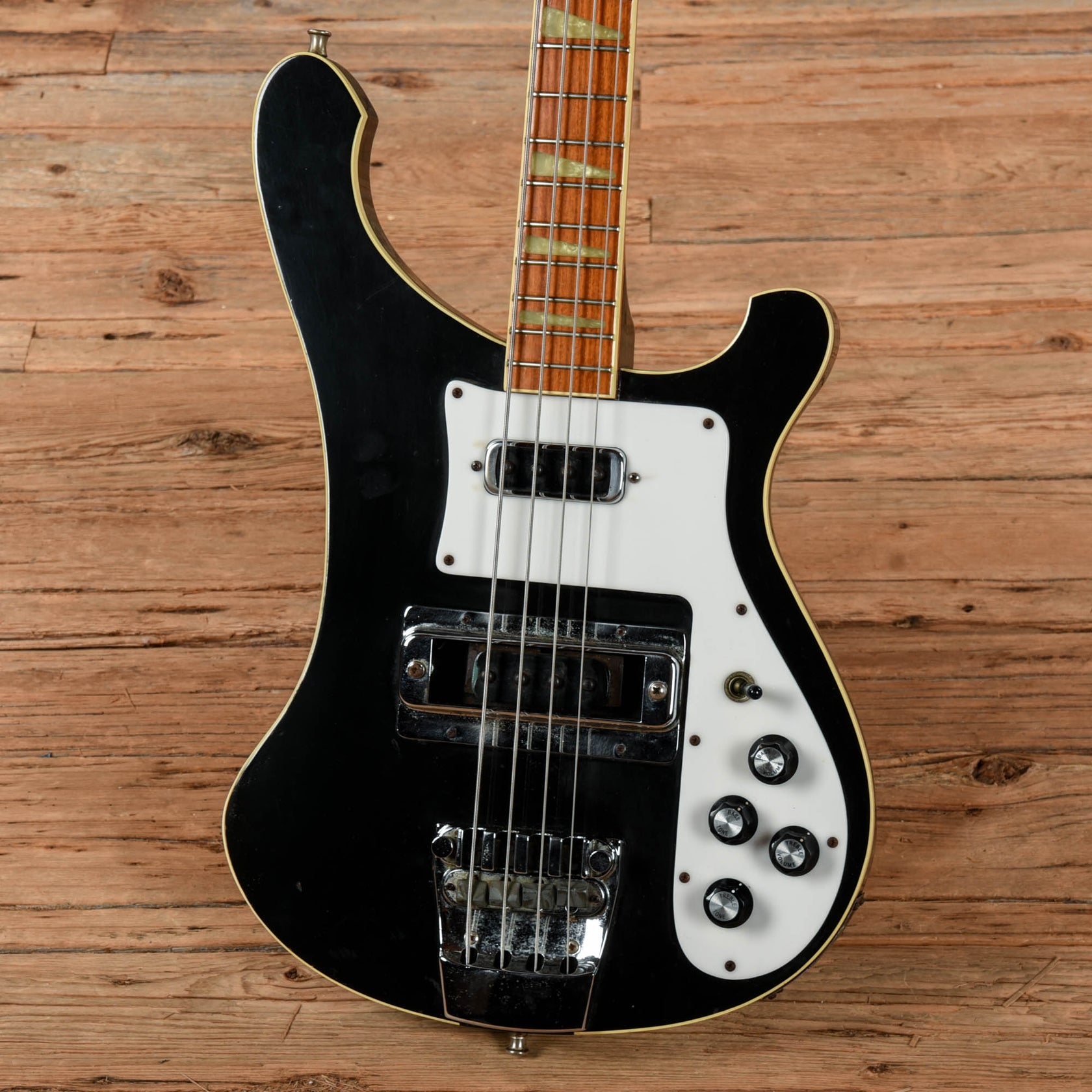 Rickenbacker 4001 JetGlo 1980 – Chicago Music Exchange