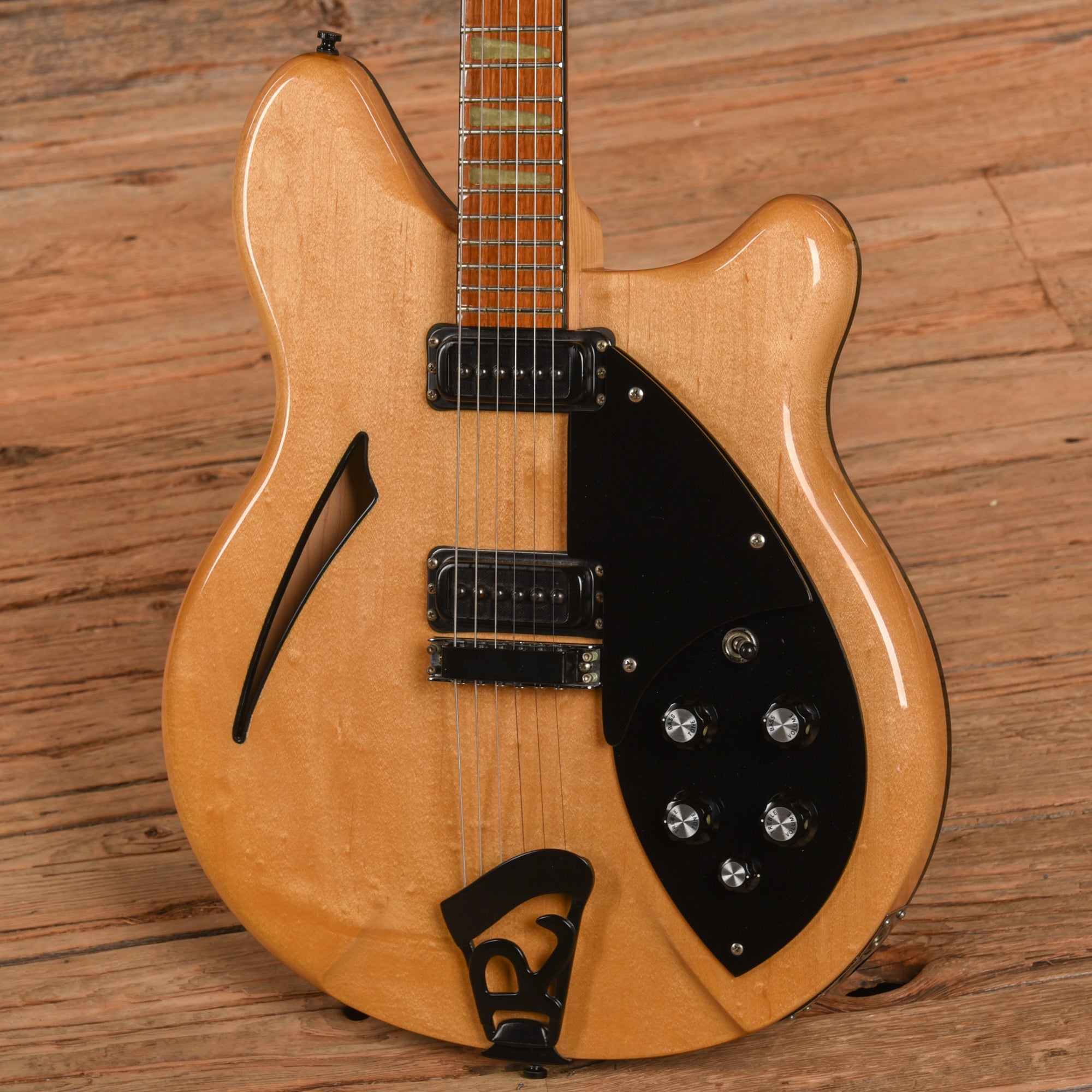 Rickenbacker 360 Mapleglo 1989 – Chicago Music Exchange
