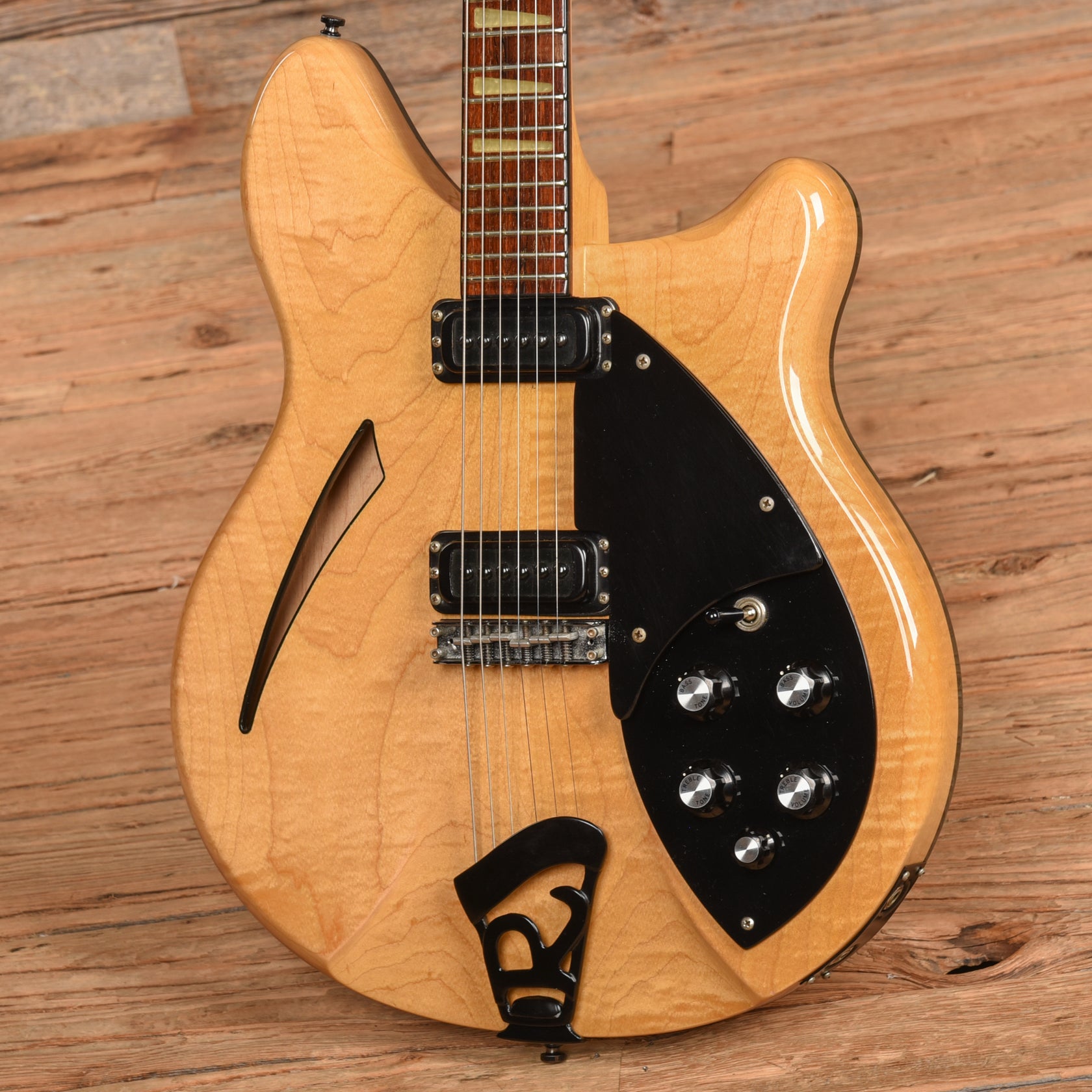 Rickenbacker 360 Mapleglo Tuxedo 1985 – Chicago Music Exchange