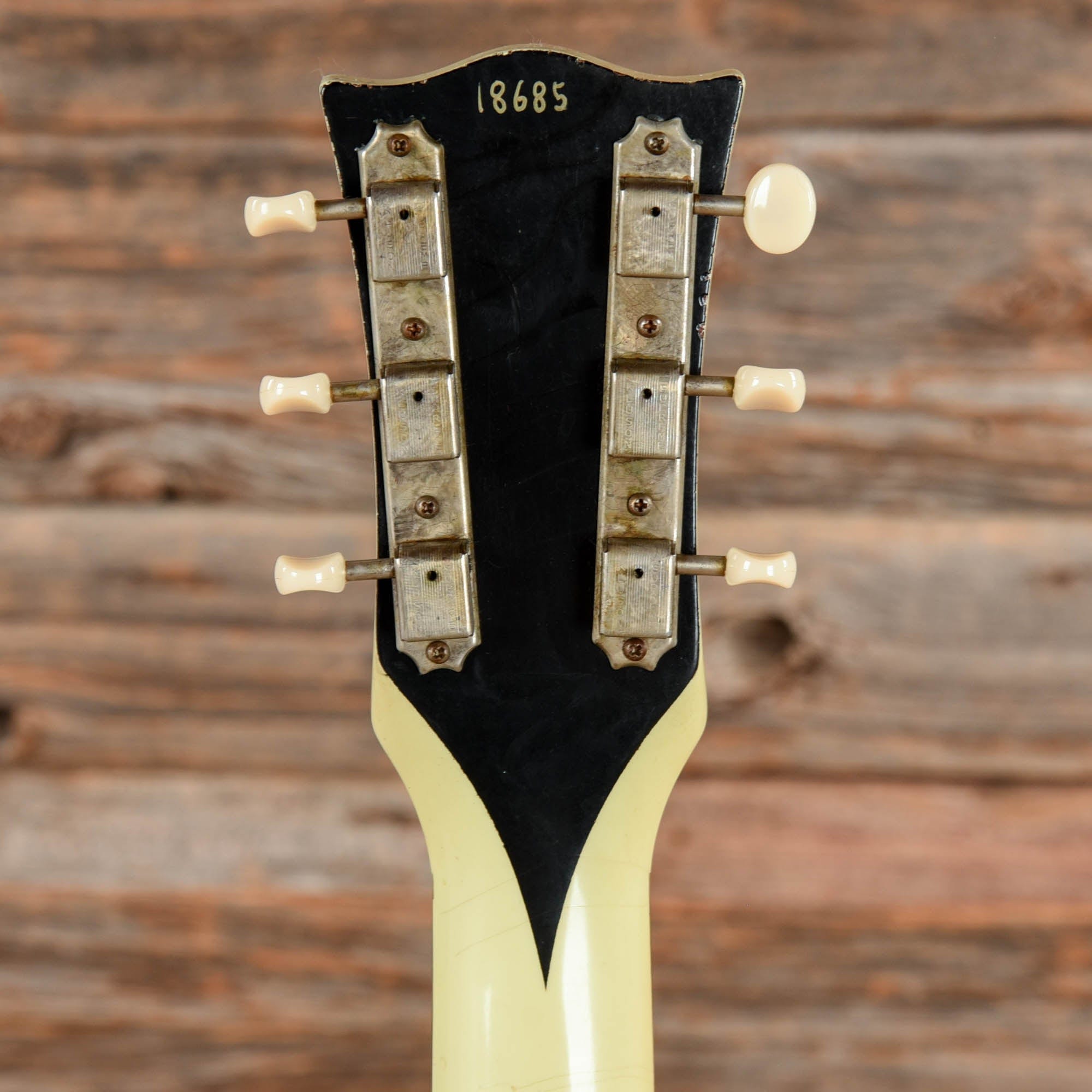 Rock N Roll Relics Thunders DC Aged White 2018 – Chicago Music Exchange